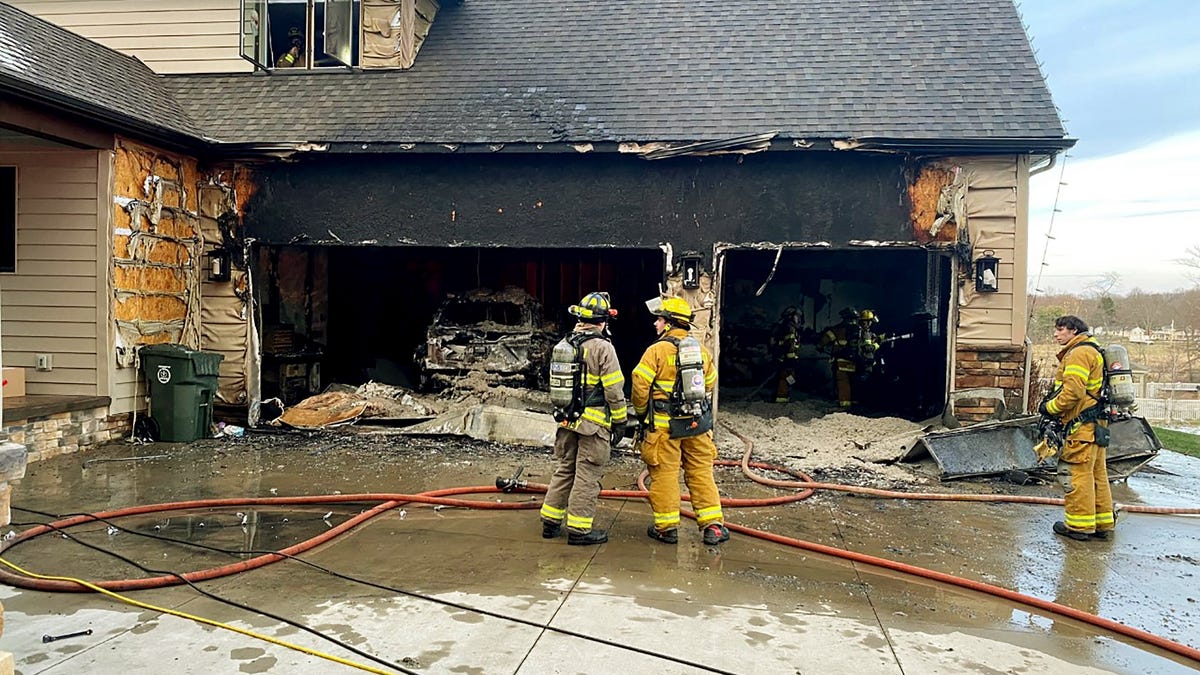 Ford Expedition catches fire and destroys Ohio home, family escapes