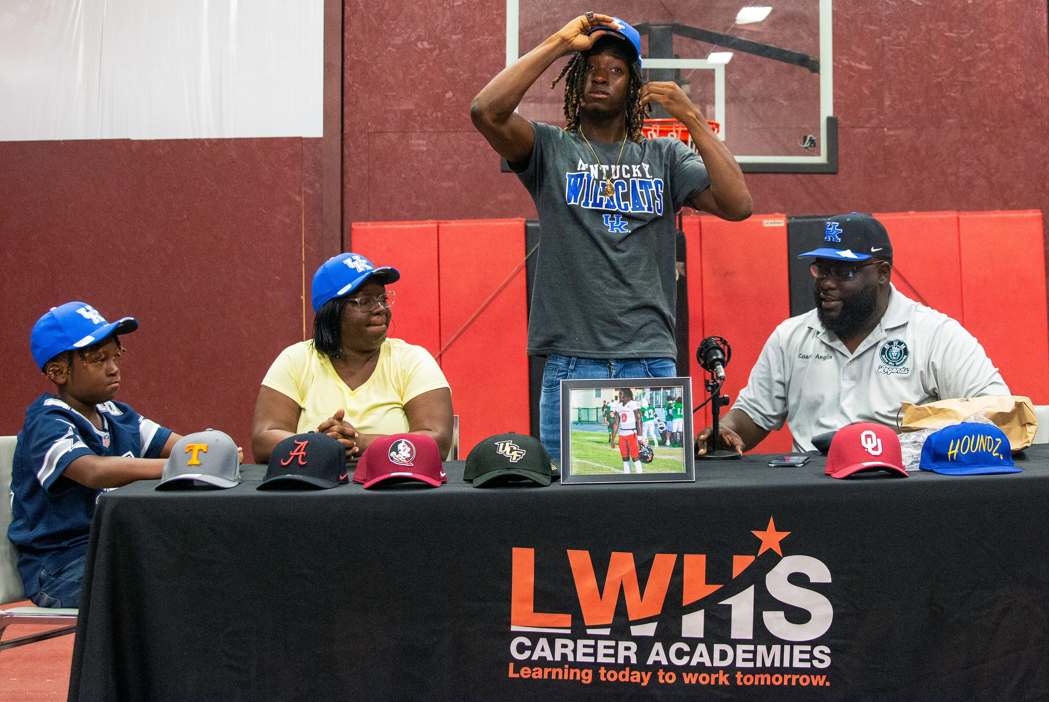 Lake Wales DB Jaremiah Anglin Jr. commits to Kentucky
