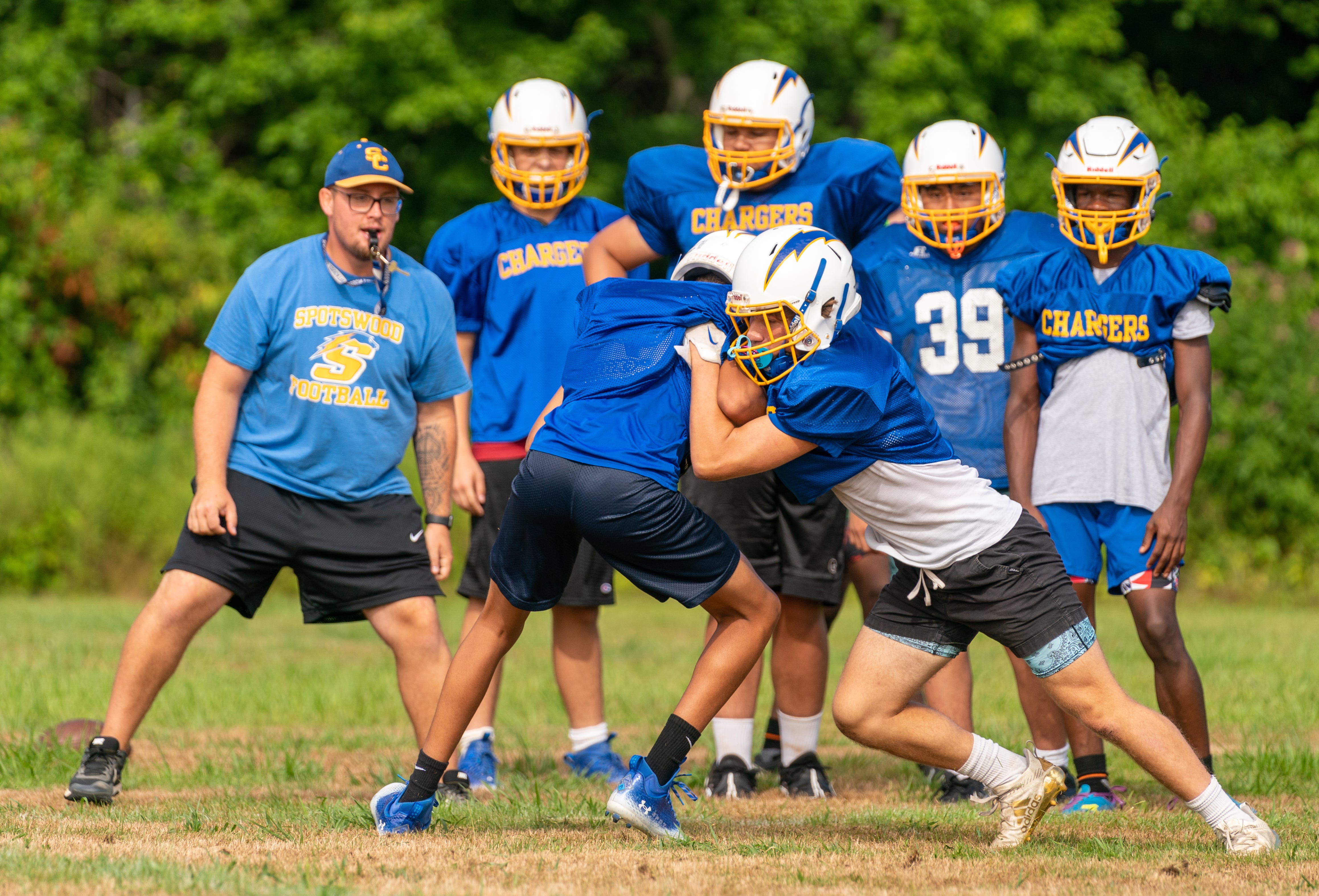 NJ Football: Spotswood lives up to its motto: "toughness, pride, team"
