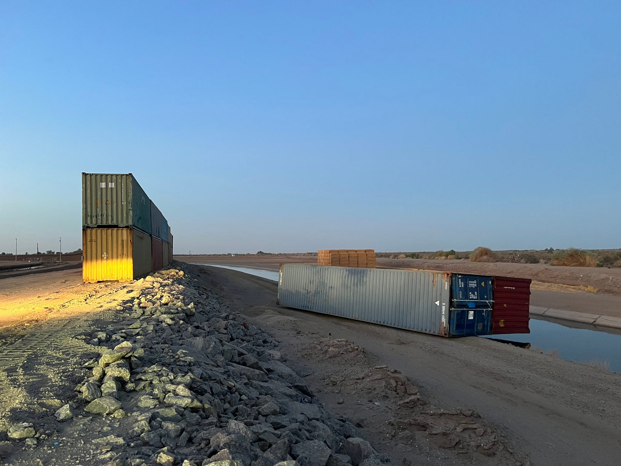 Shipping container stack on AZ-Mexico border falls 1 day after install