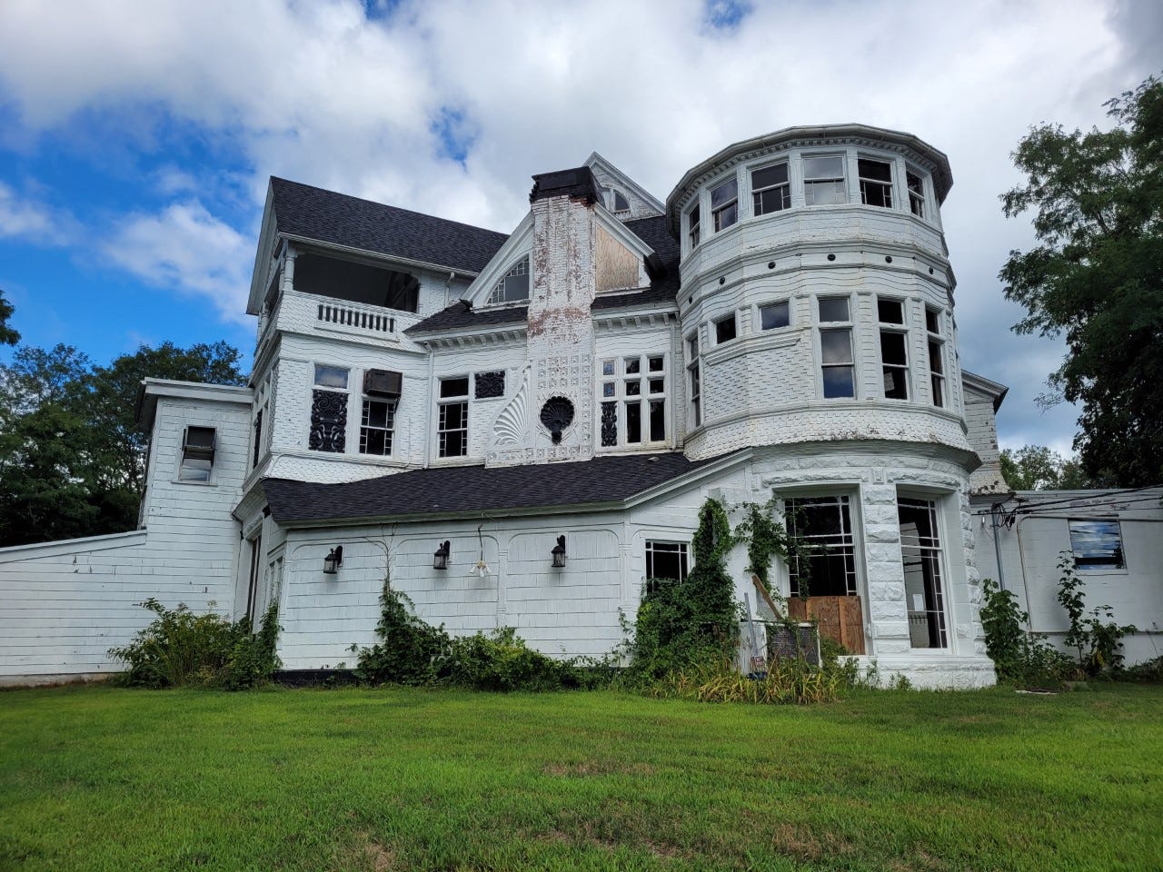 Northborough seeks investor to refurbish historic White Cliffs mansion