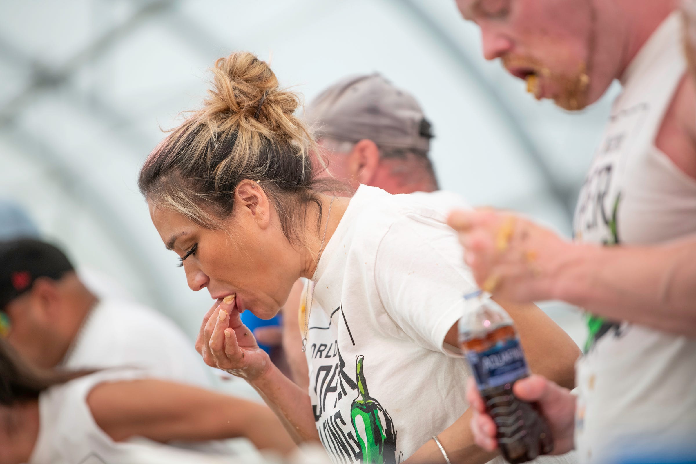 Geoffrey Esper defends World Slopper Eating title at Colorado State Fair