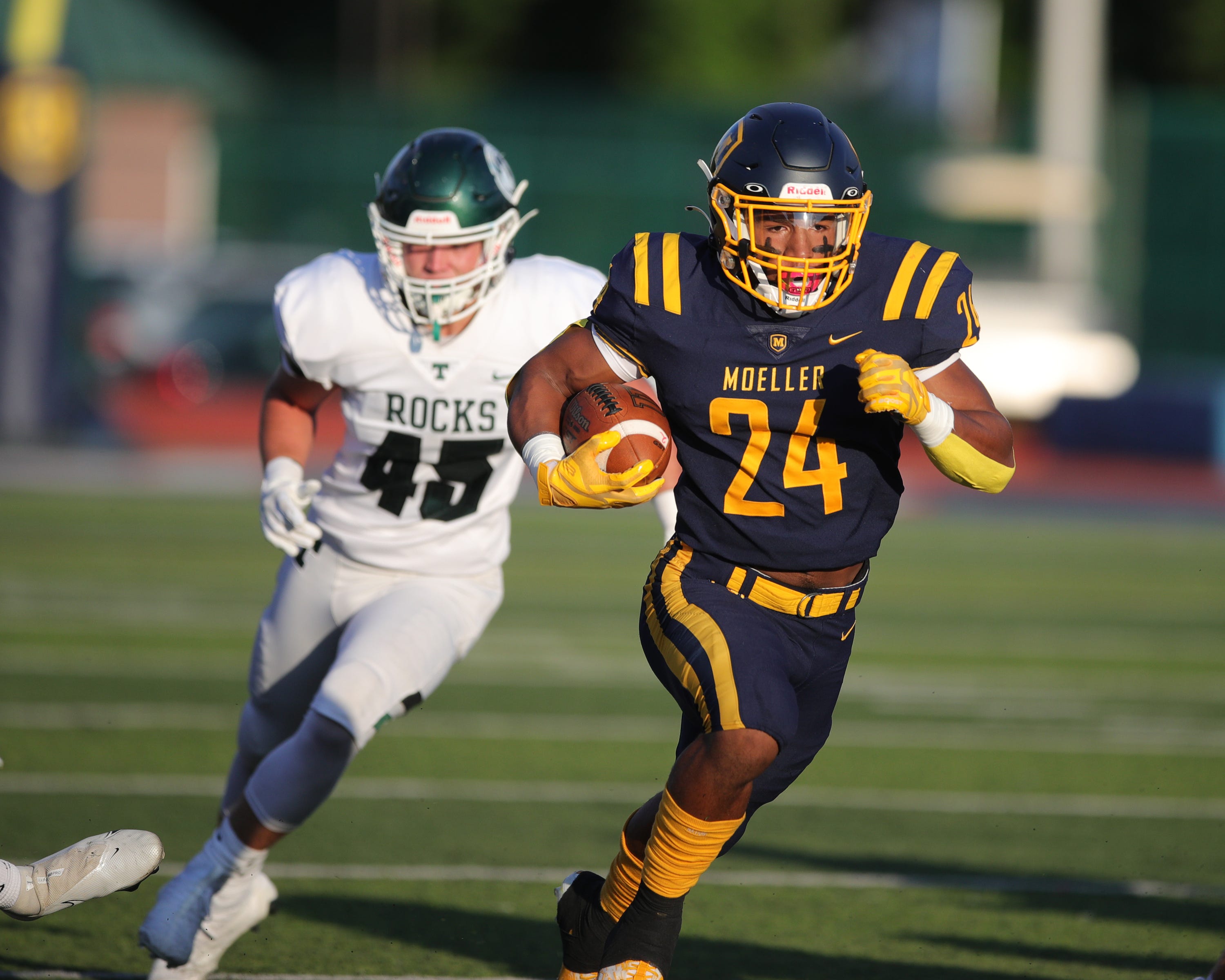 Cincinnati Moeller makes statement in 28-3 win over Louisville Trinity