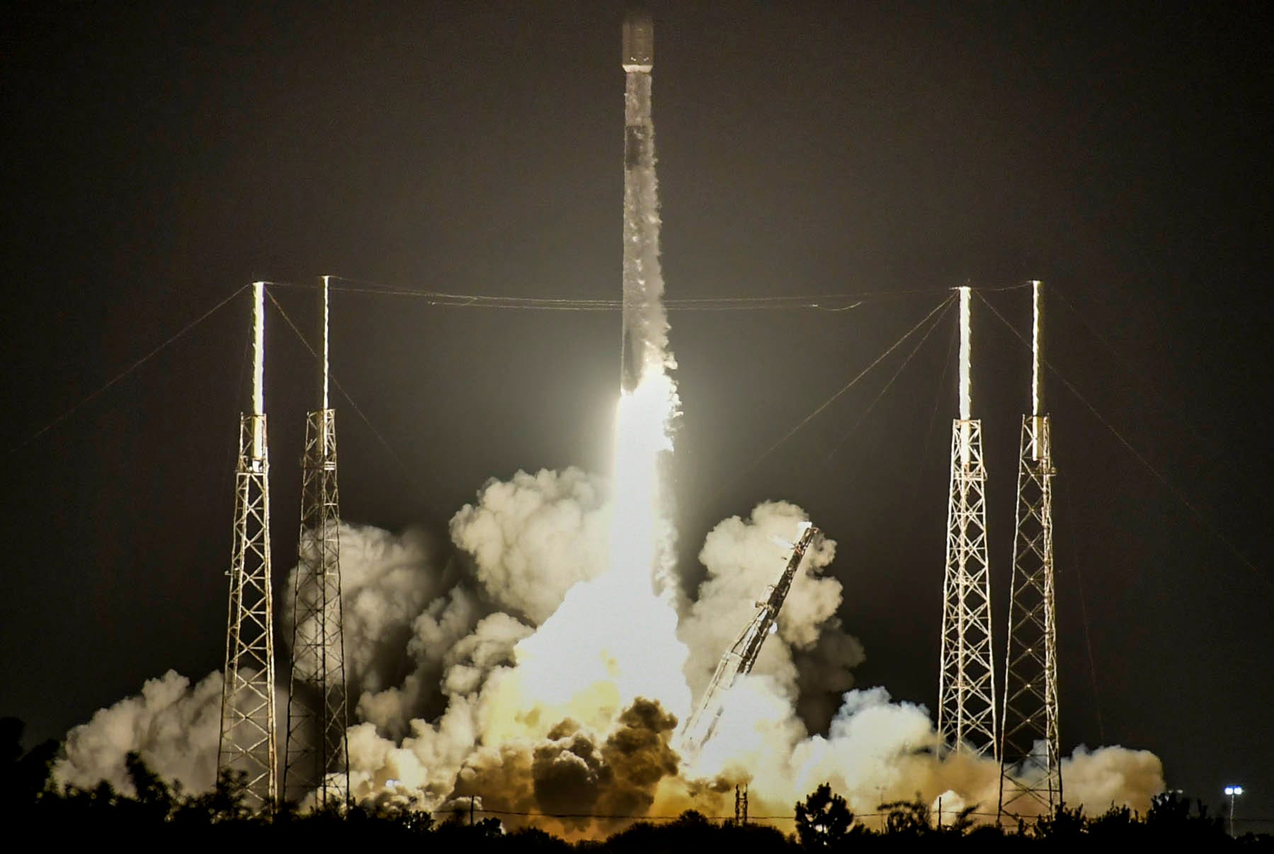 SpaceX Starlink launch clears the path for NASA Artemis I launch