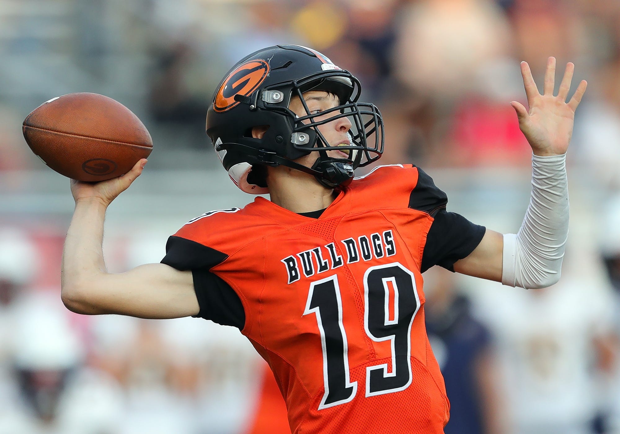 Green football beats Jackson Polar Bears in Federal League thriller