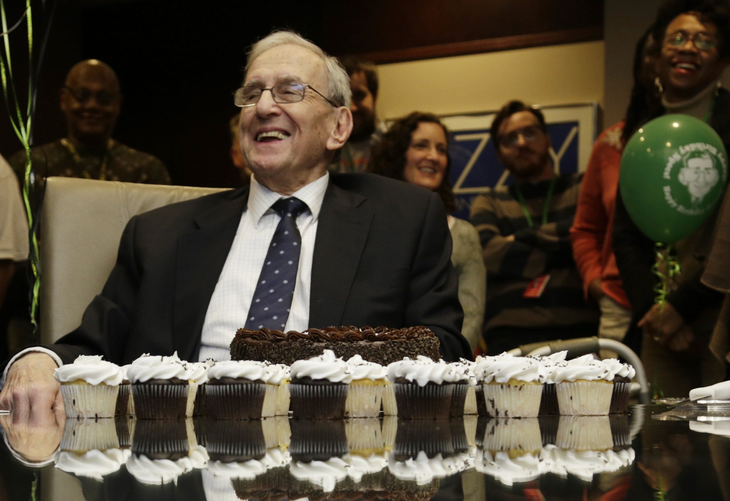 Specs Howard, founder of broadcasting school, dies at 96