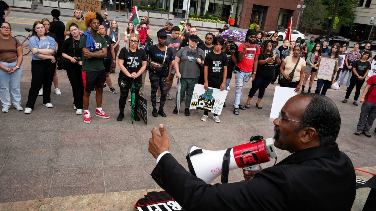 Photos: Donovan Lewis Protest at The Ohio Statehouse