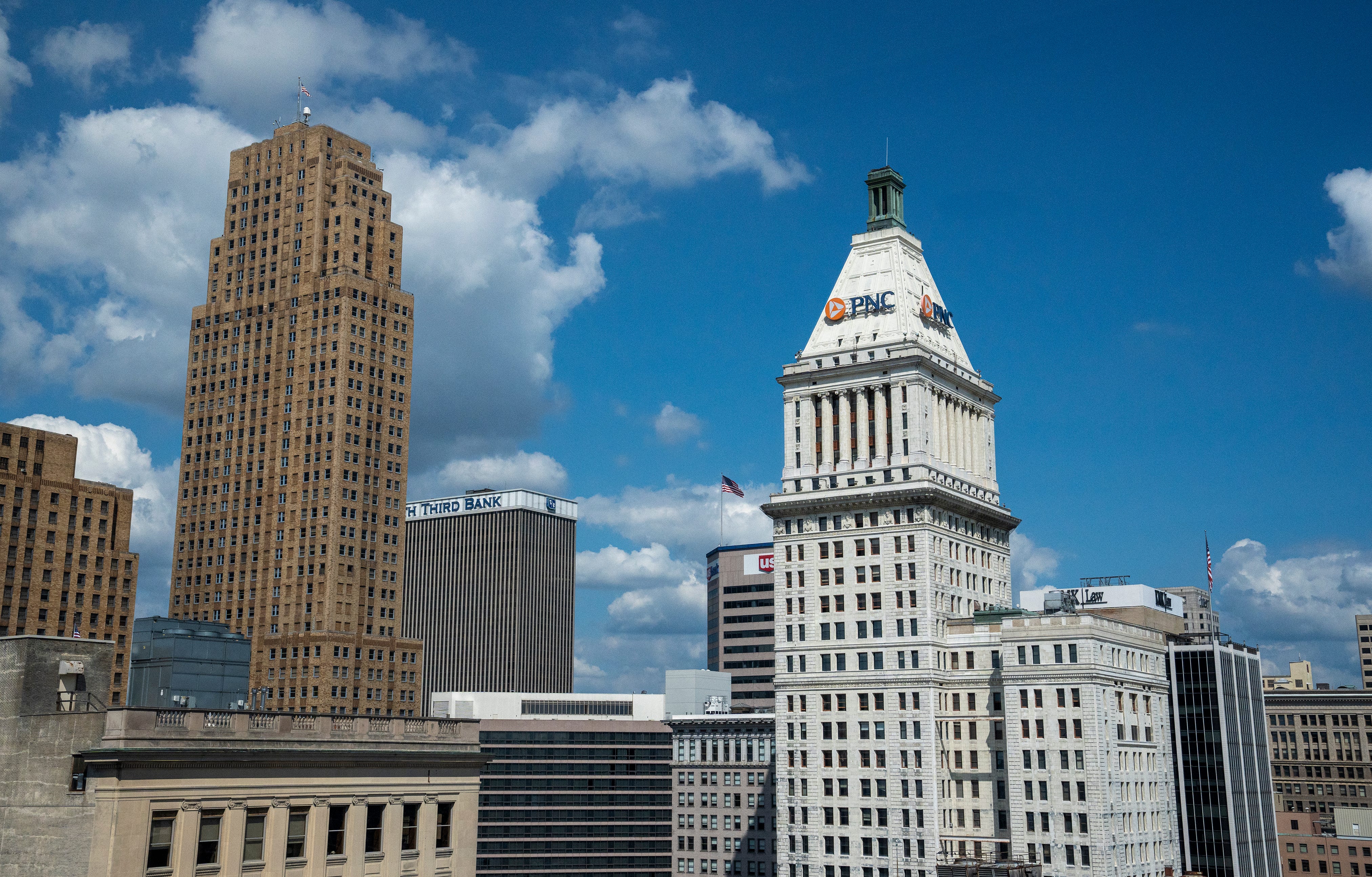 Here's why Carew Tower Cincinnati sold for such little money