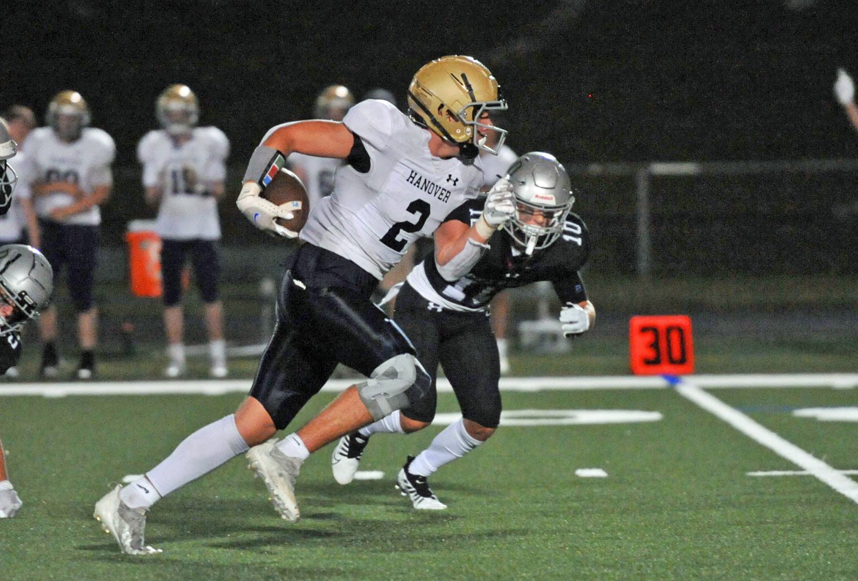 Quinlan's big play helps Hanover football hold off Walpole in Div. 3
