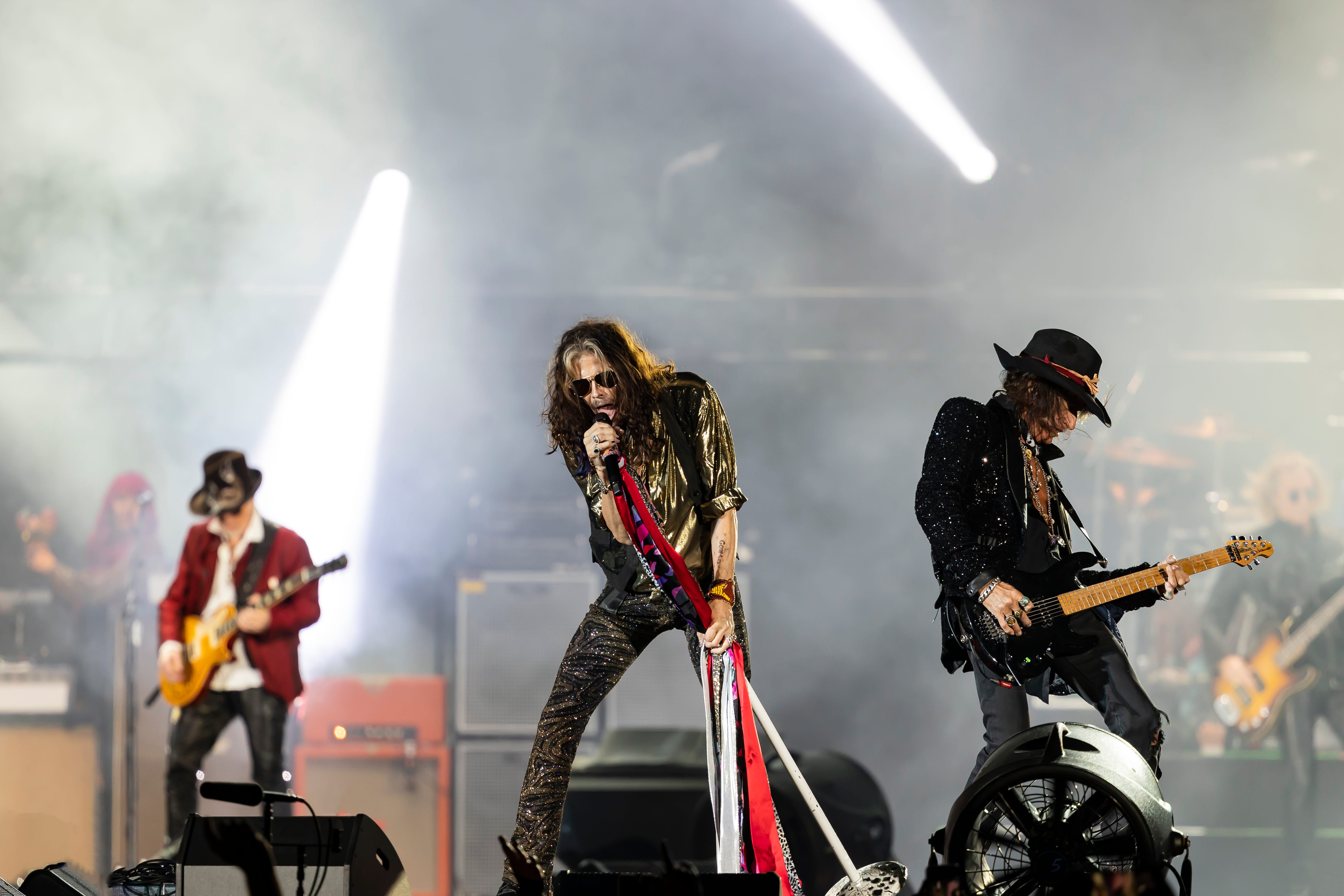 Aerosmith delivers 'frenetic,' 'fiery' concert at Fenway Park