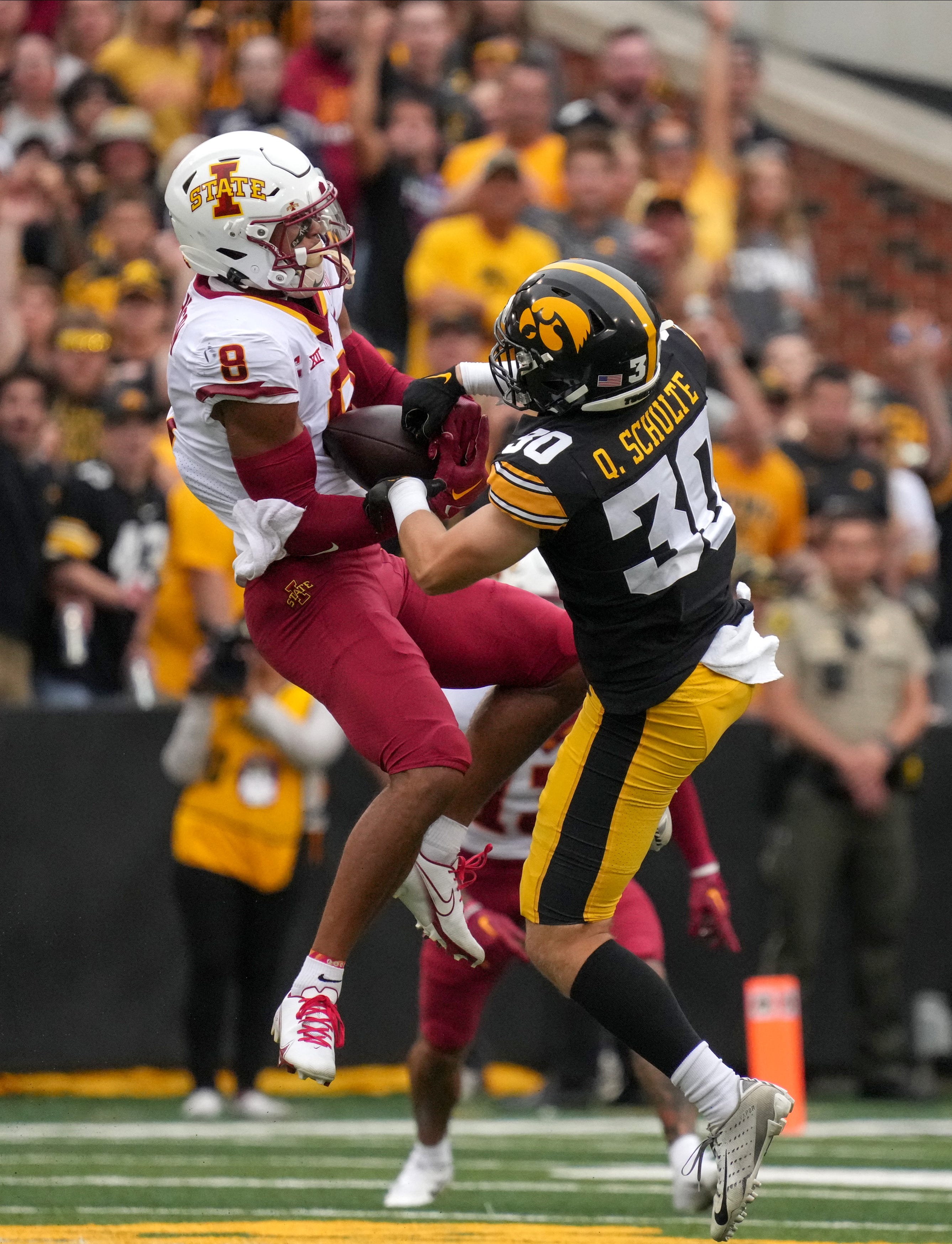 Iowa offense struggles again; Cyclones win Cy-Hawk game, 10-7