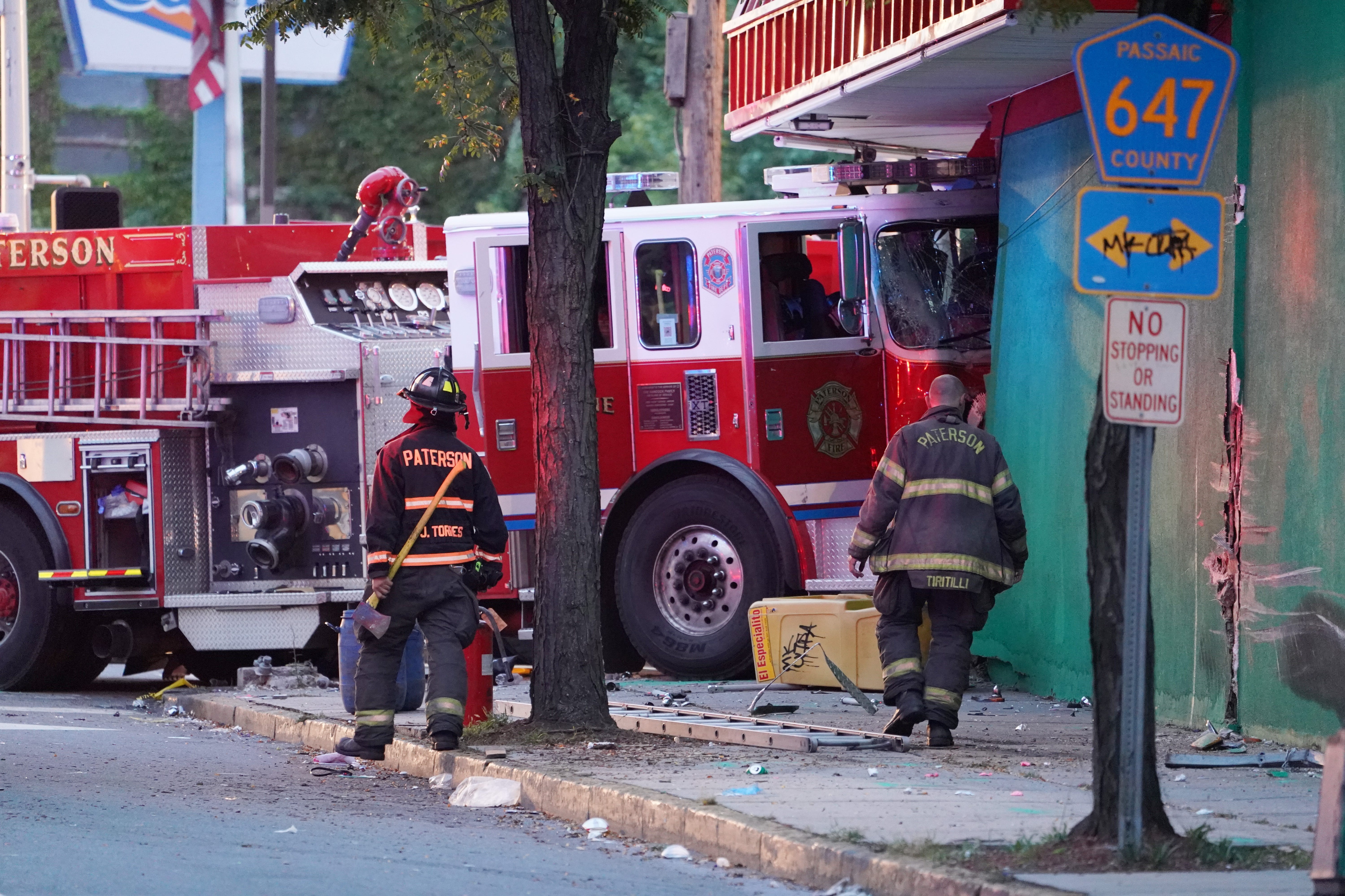 8 Paterson NJ firefighters hurt as engines collide