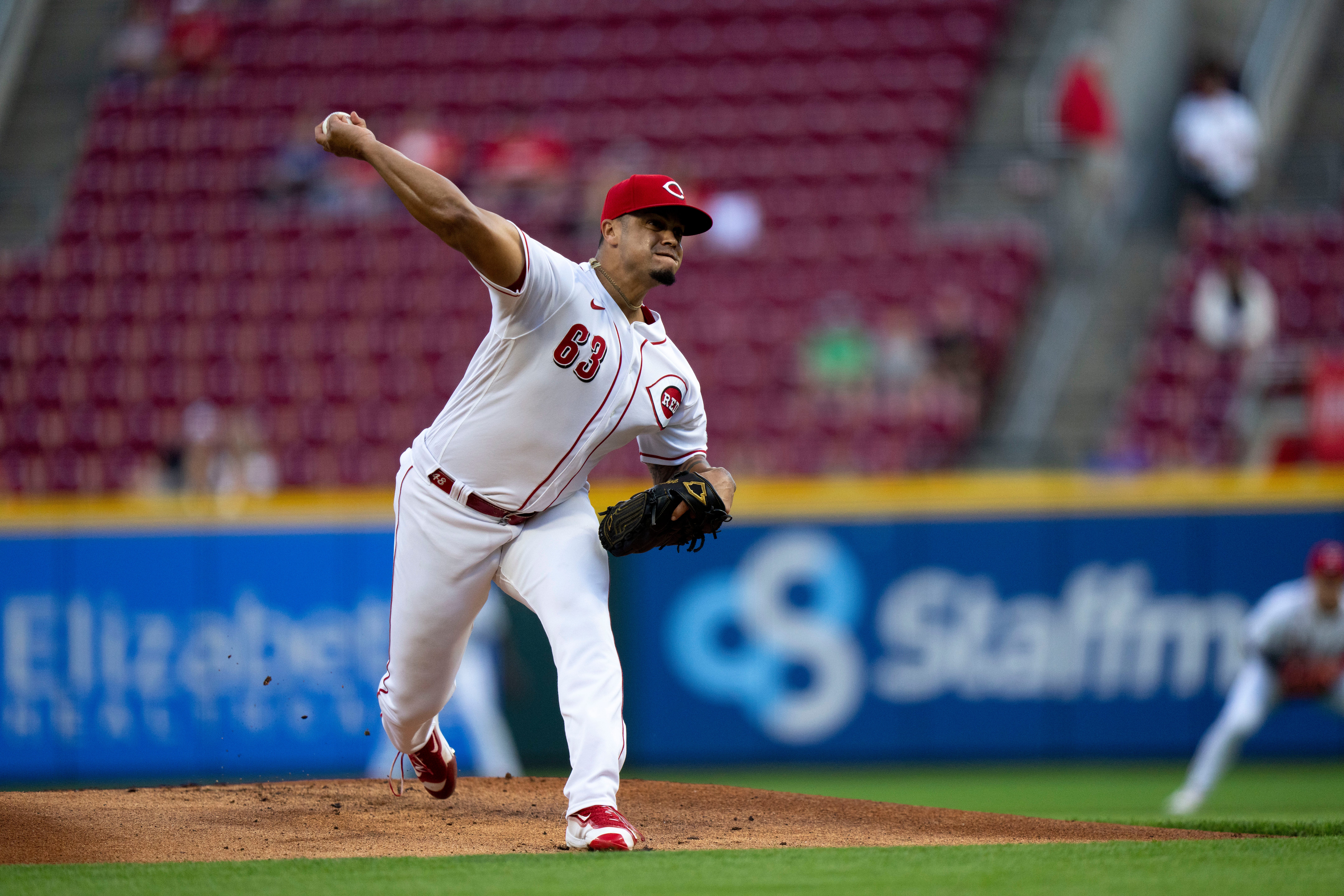 Fernando Cruz and Raynel Espinal take advantage of chance in Reds loss