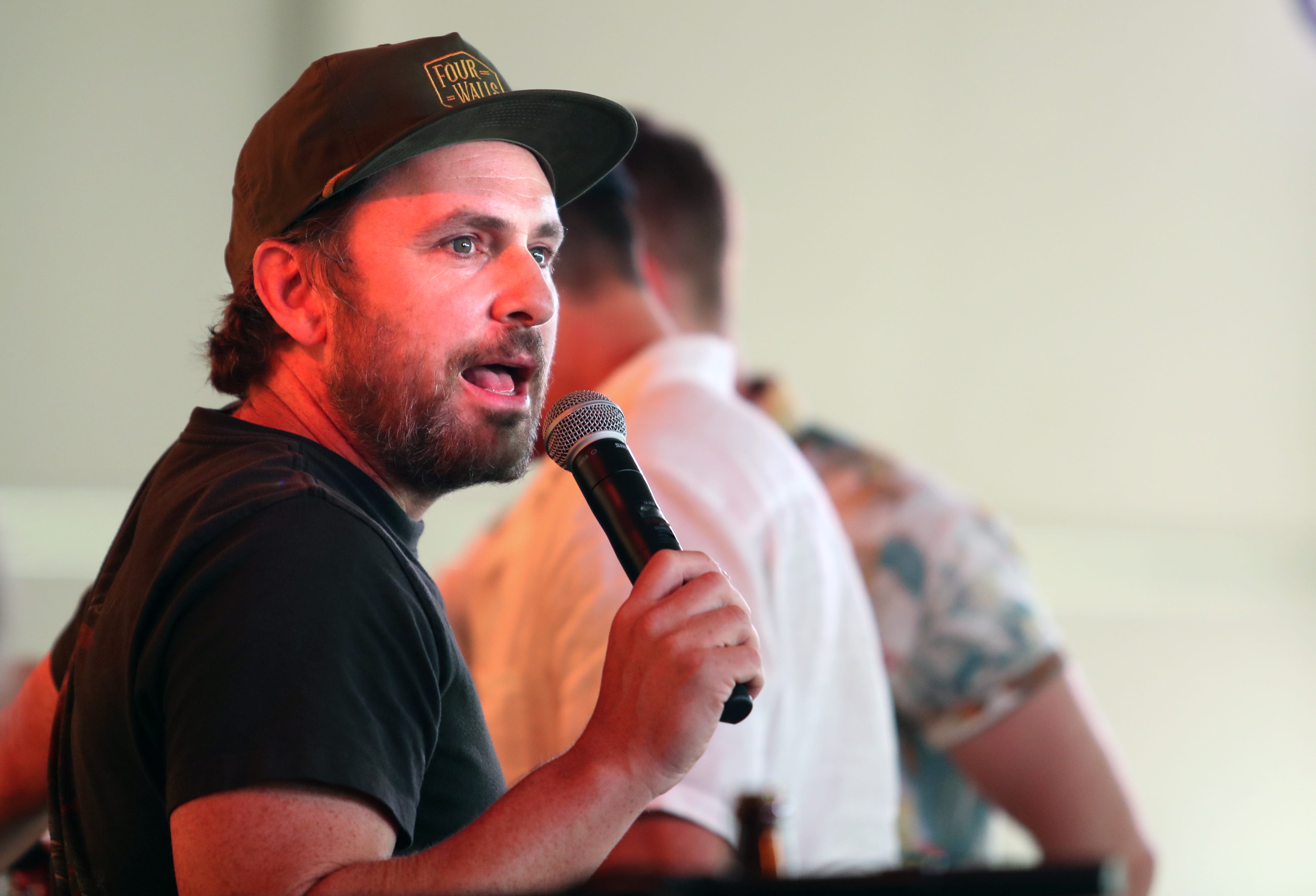 'Always Sunny' stars Glenn Howerton, Charlie Day host live podcast