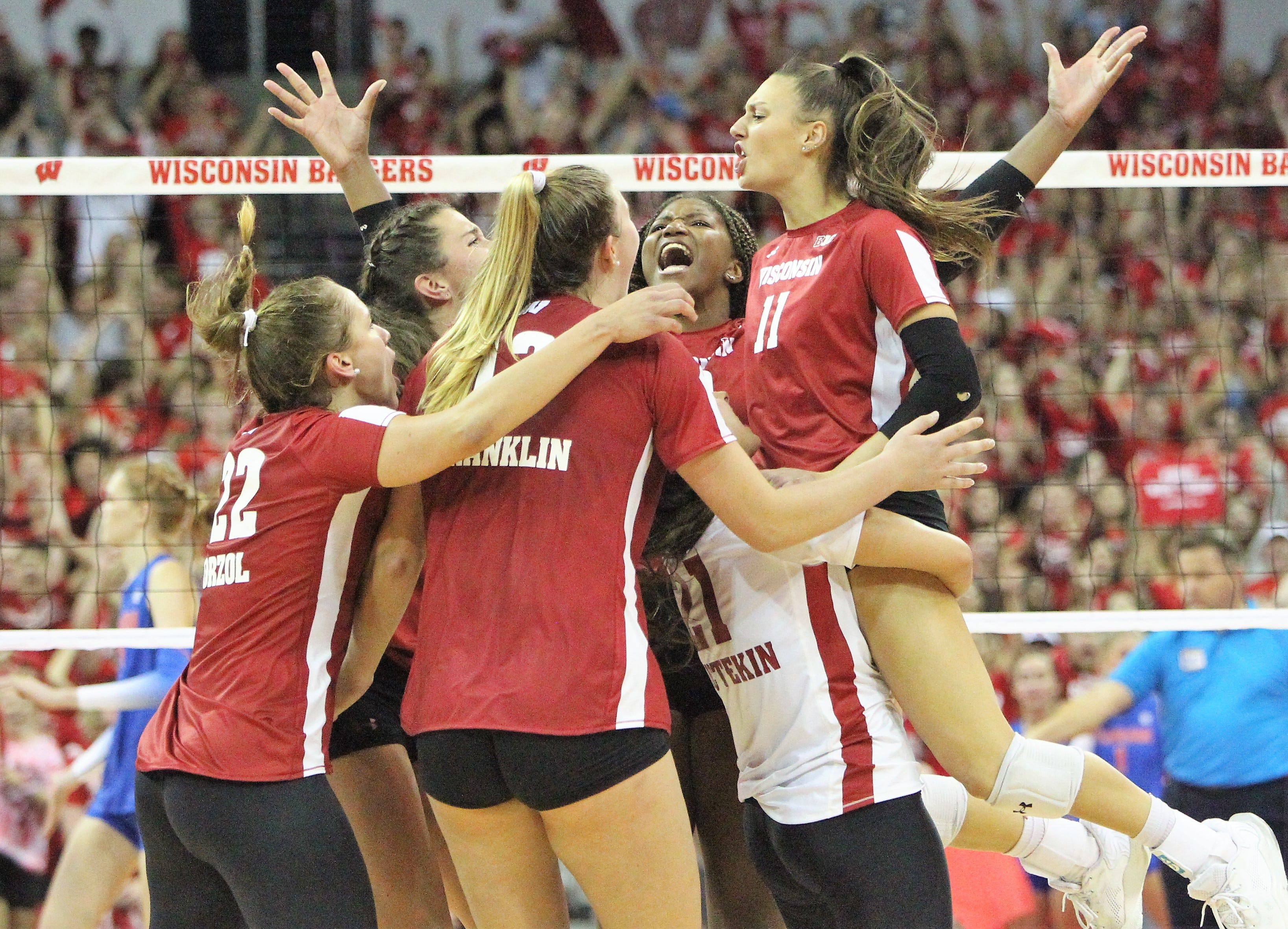 Wisconsin volleyball sets NCAA attendance record in loss to Florida