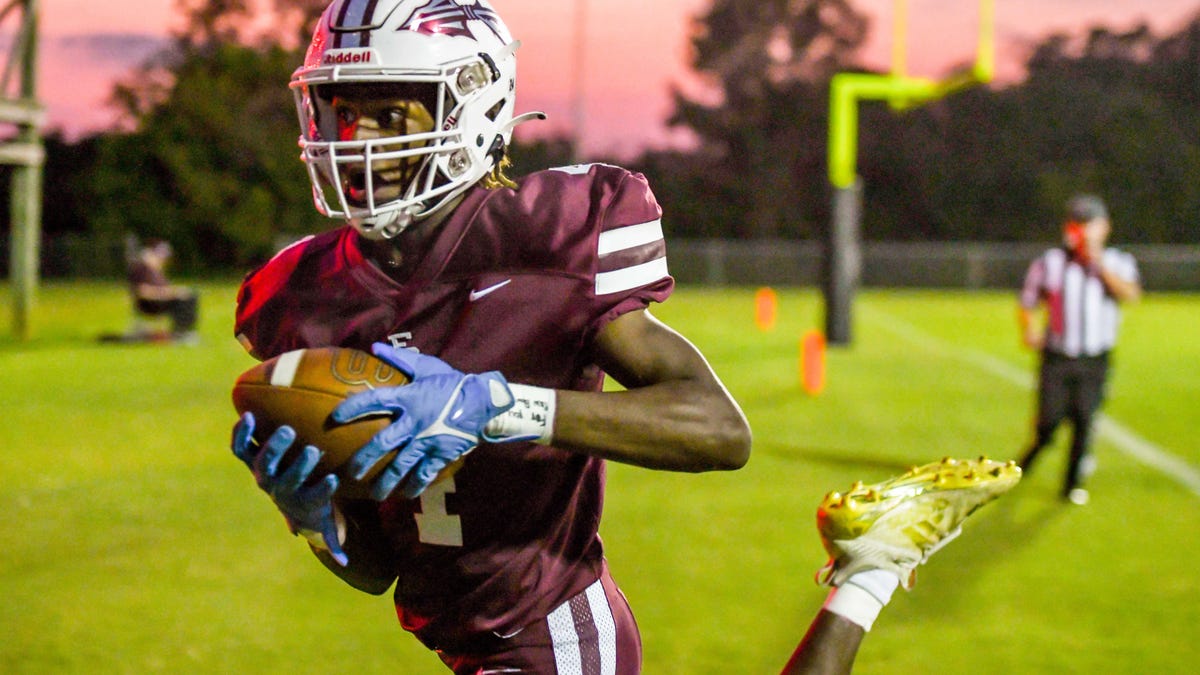 East Robertson football vs Harpeth in pictures