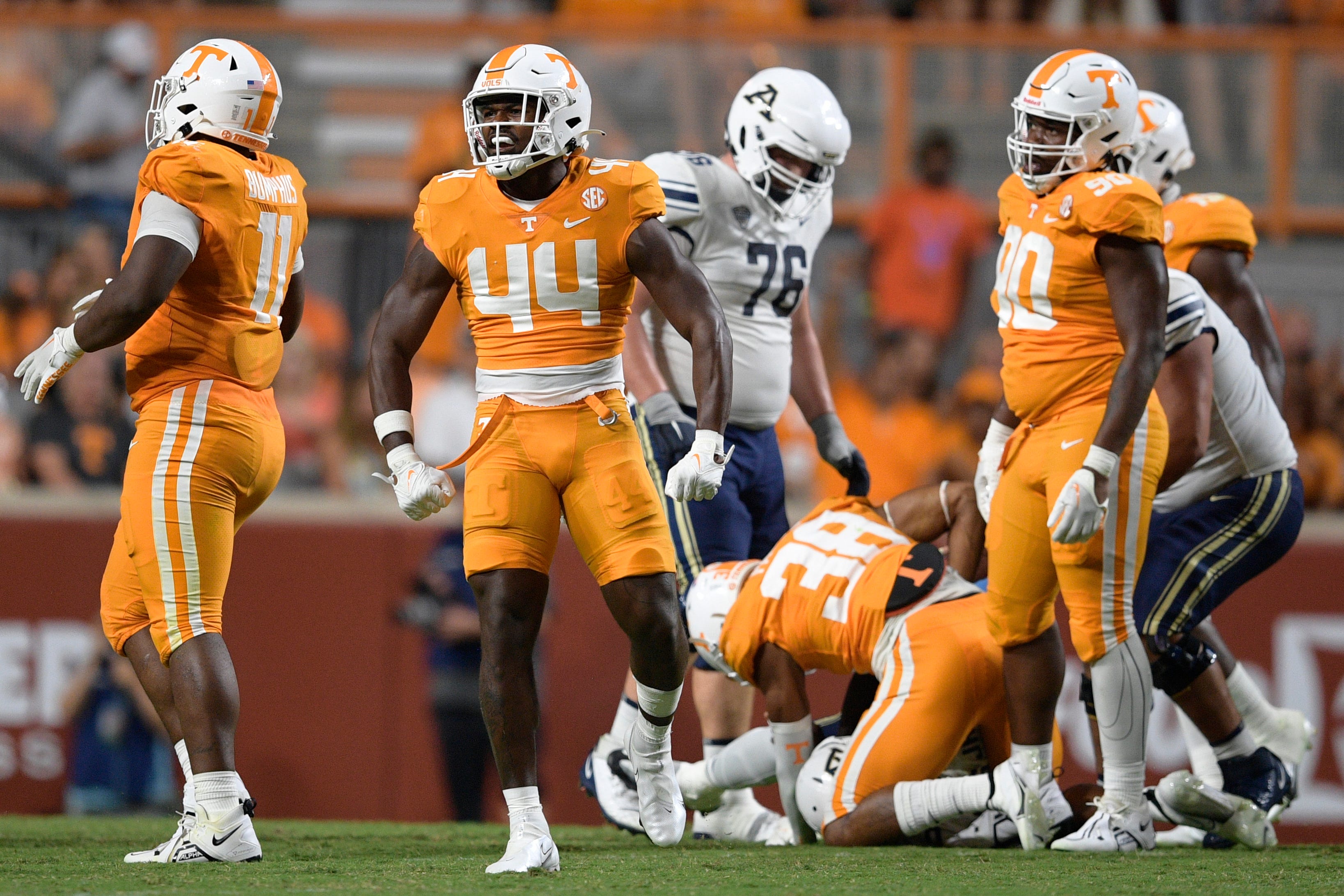 Tennessee football freshmen Elijah Herring, Kalib Perry getting praise