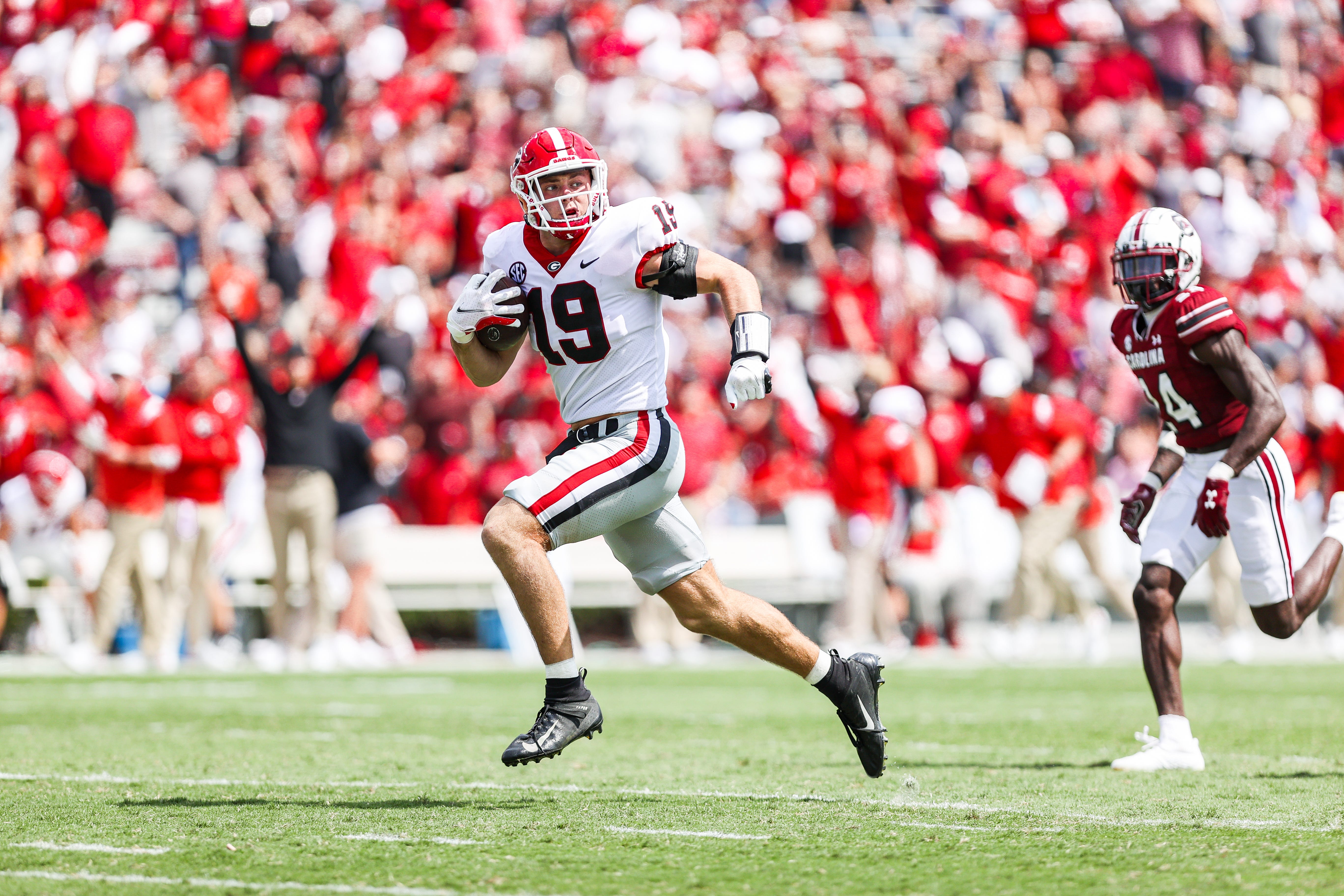Georgia football tight end Brock Bowers used in many ways in offense