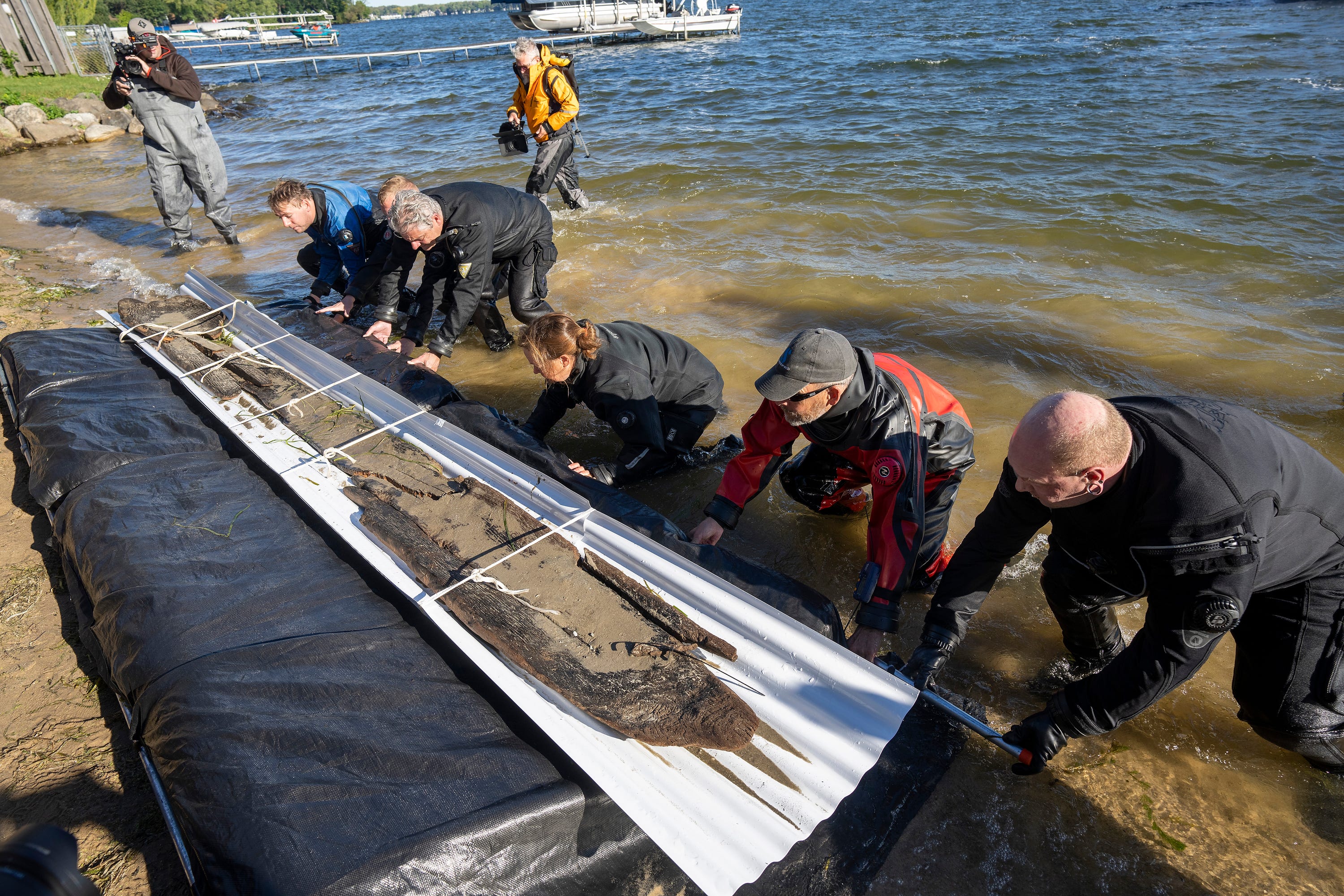 3,000-year-old canoe found in Wisconsin's Lake Mendota