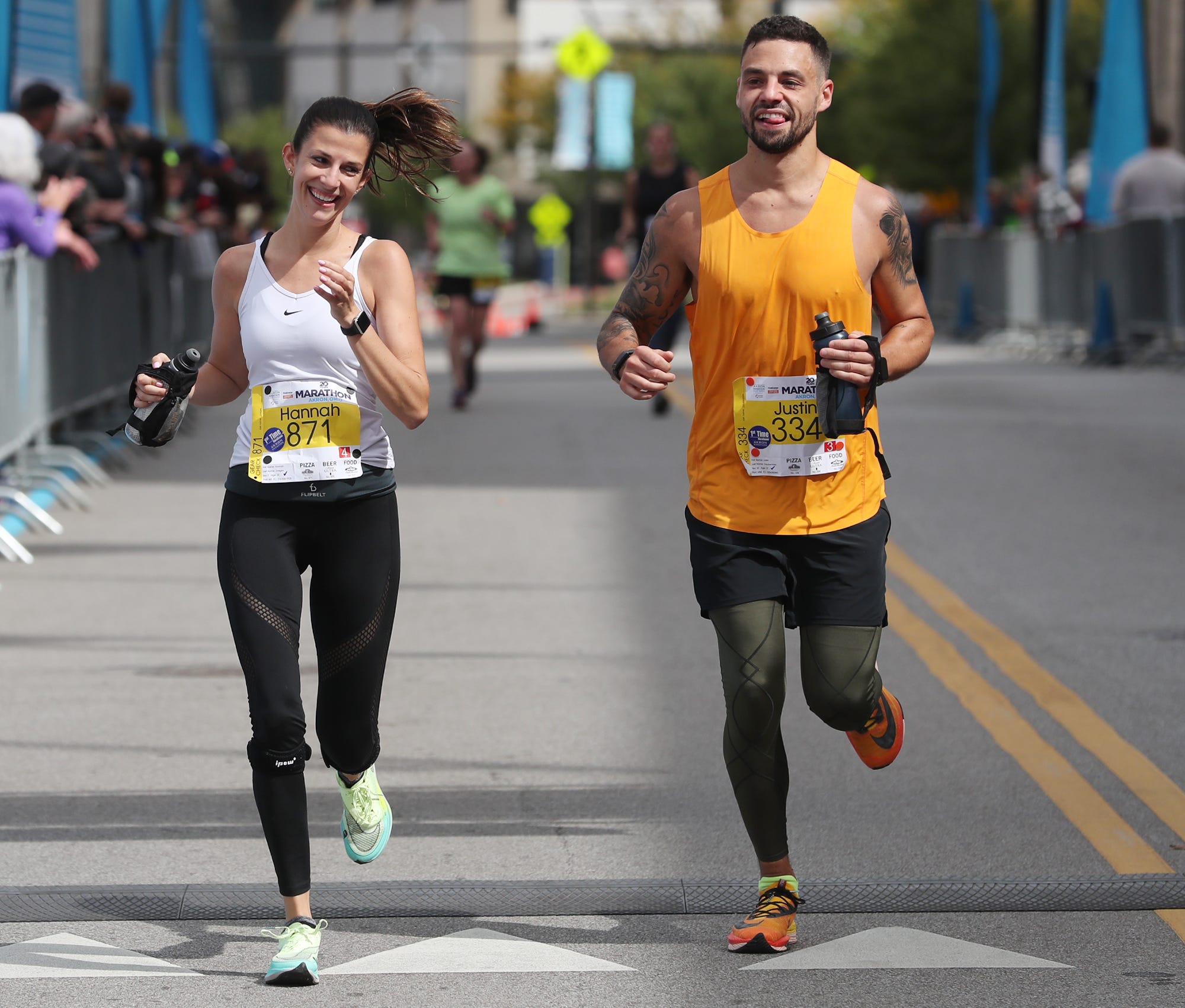 Akron Marathon runners get engaged at finish line
