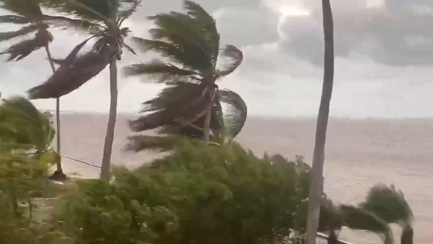 Hurricane Ian winds batter shore of Islamorada, Florida