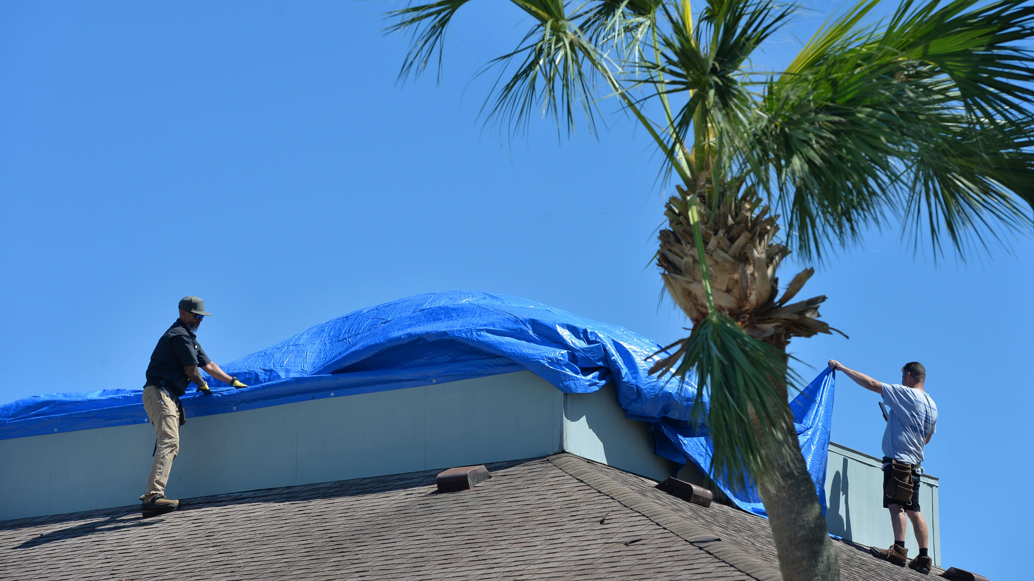SW FL county residents eligible for free roof coverings