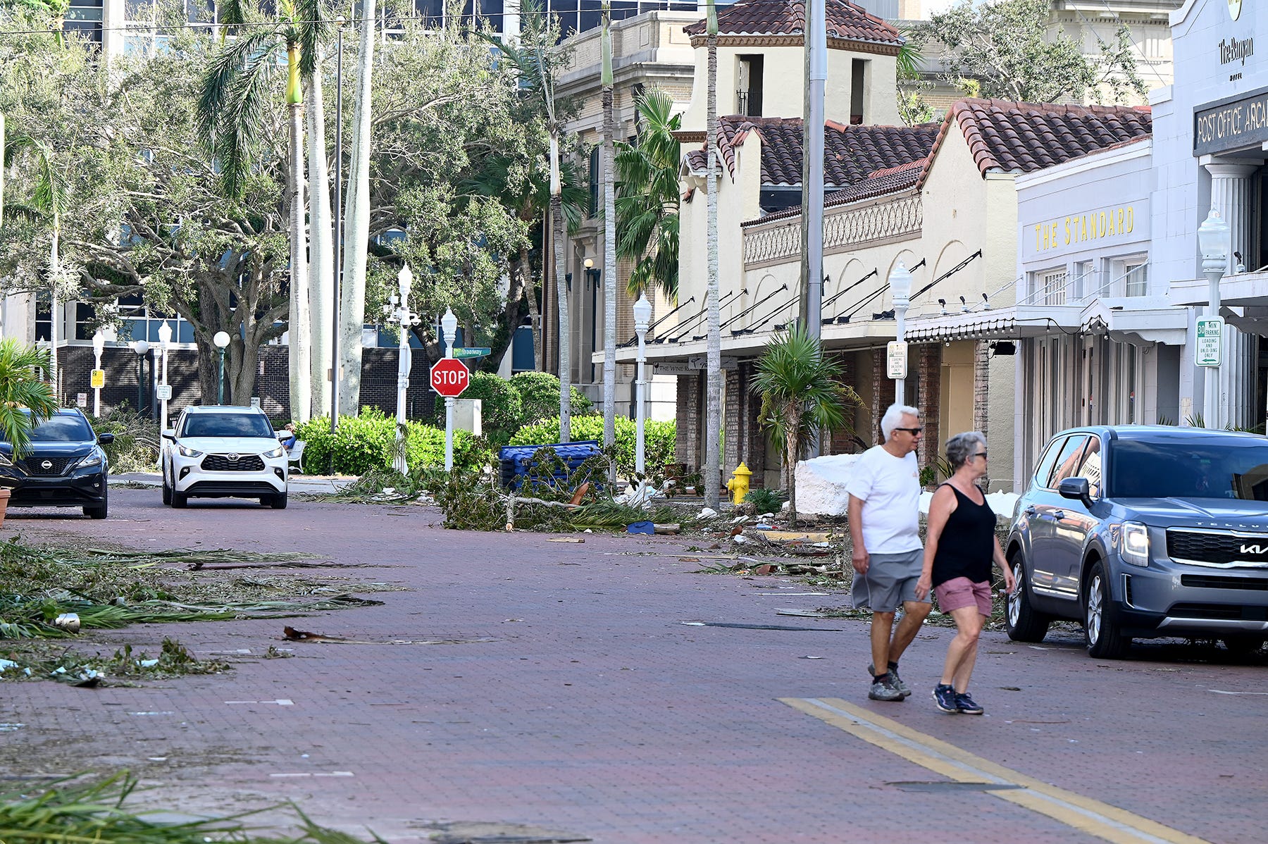 Lee County gives update on recovery from Hurricane Ian, stay off roads