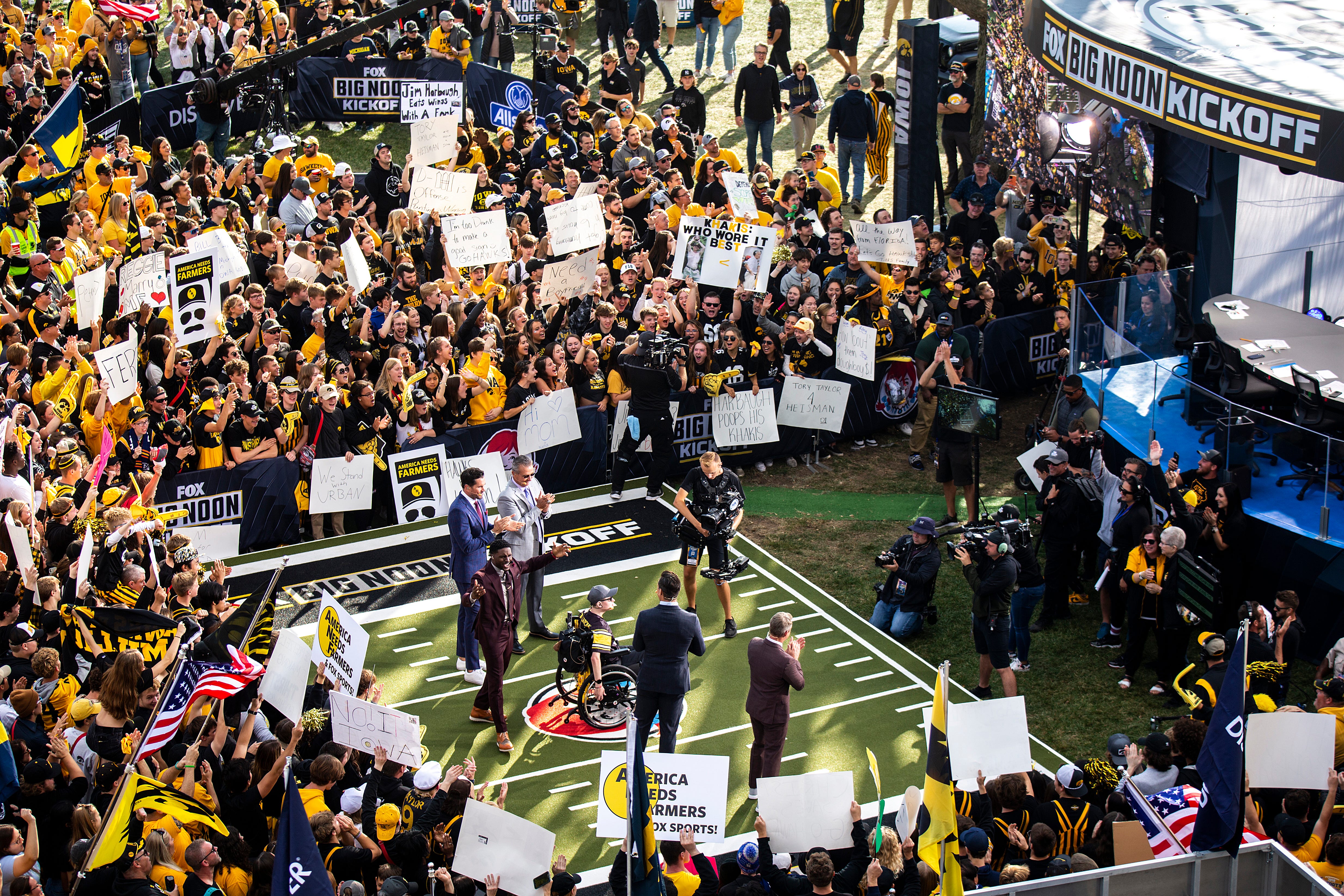 Hawkeye fans prep for football game at Fox Sports 'Big Noon Kickoff'