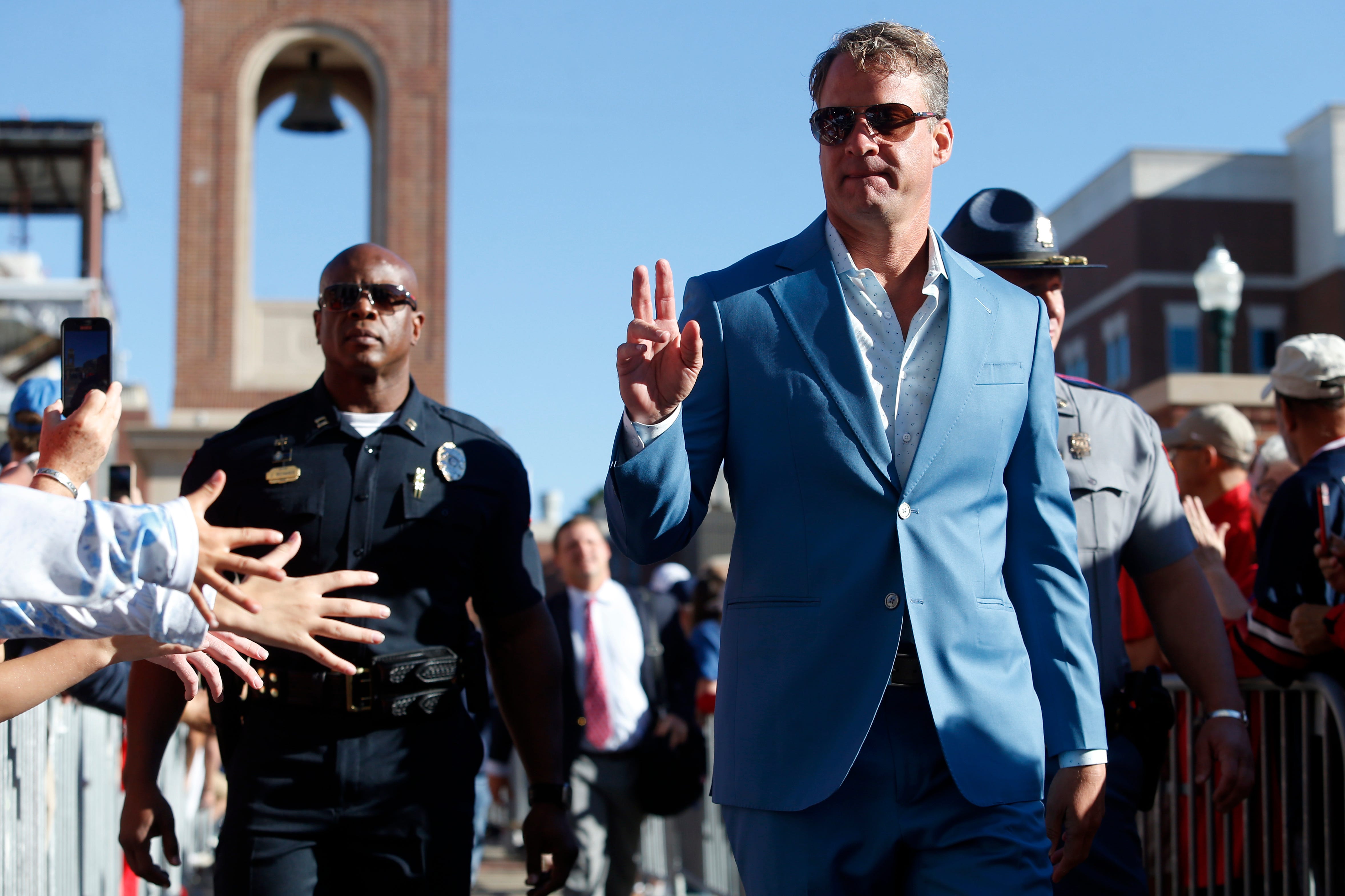 Watch Ole Miss football coach Lane Kiffin shove a player after penalty