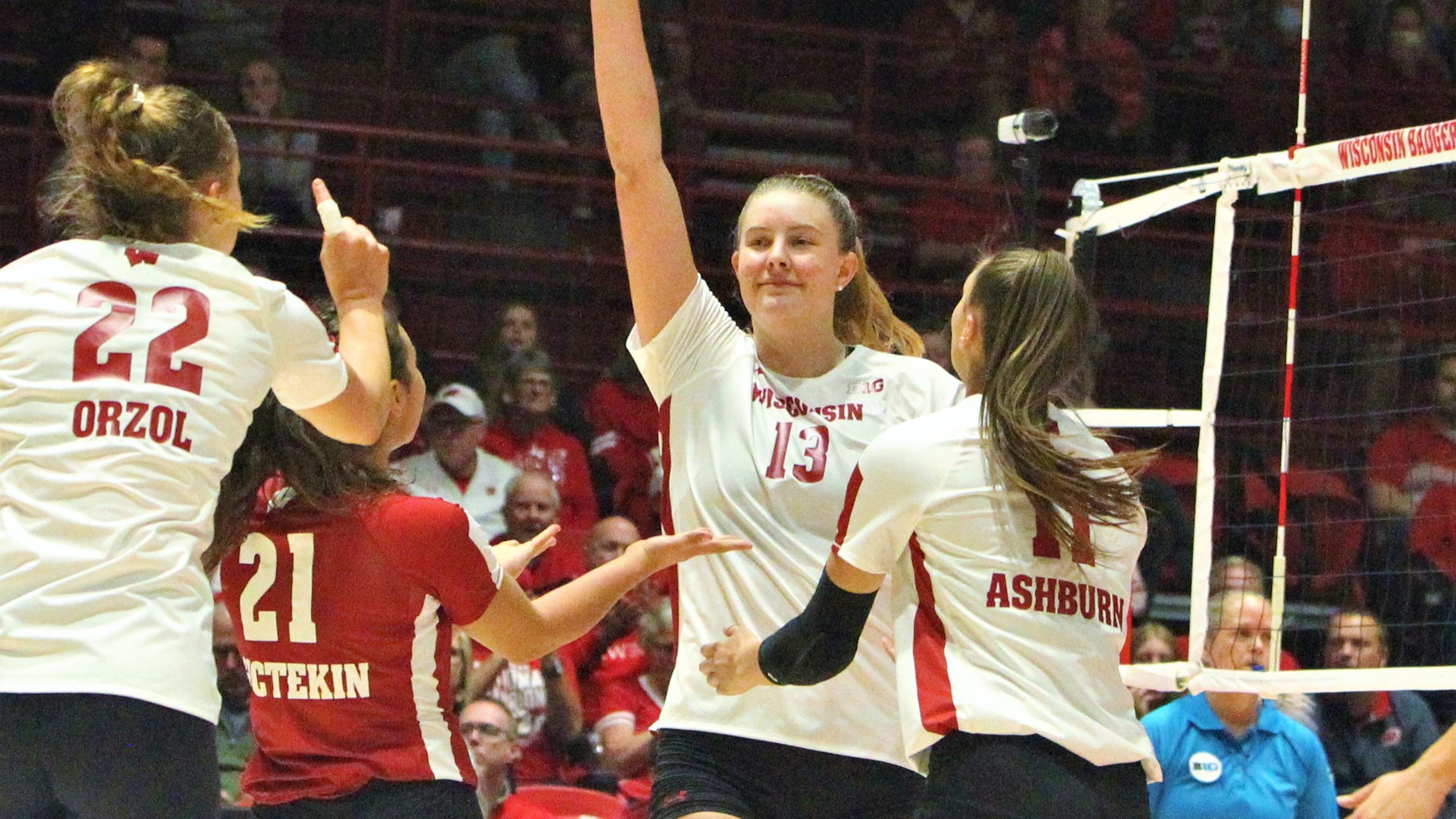 Badgers volleyball team beats another ranked foe for 10th straight win Badgers volleyball team beats another ranked foe for 10th straight win