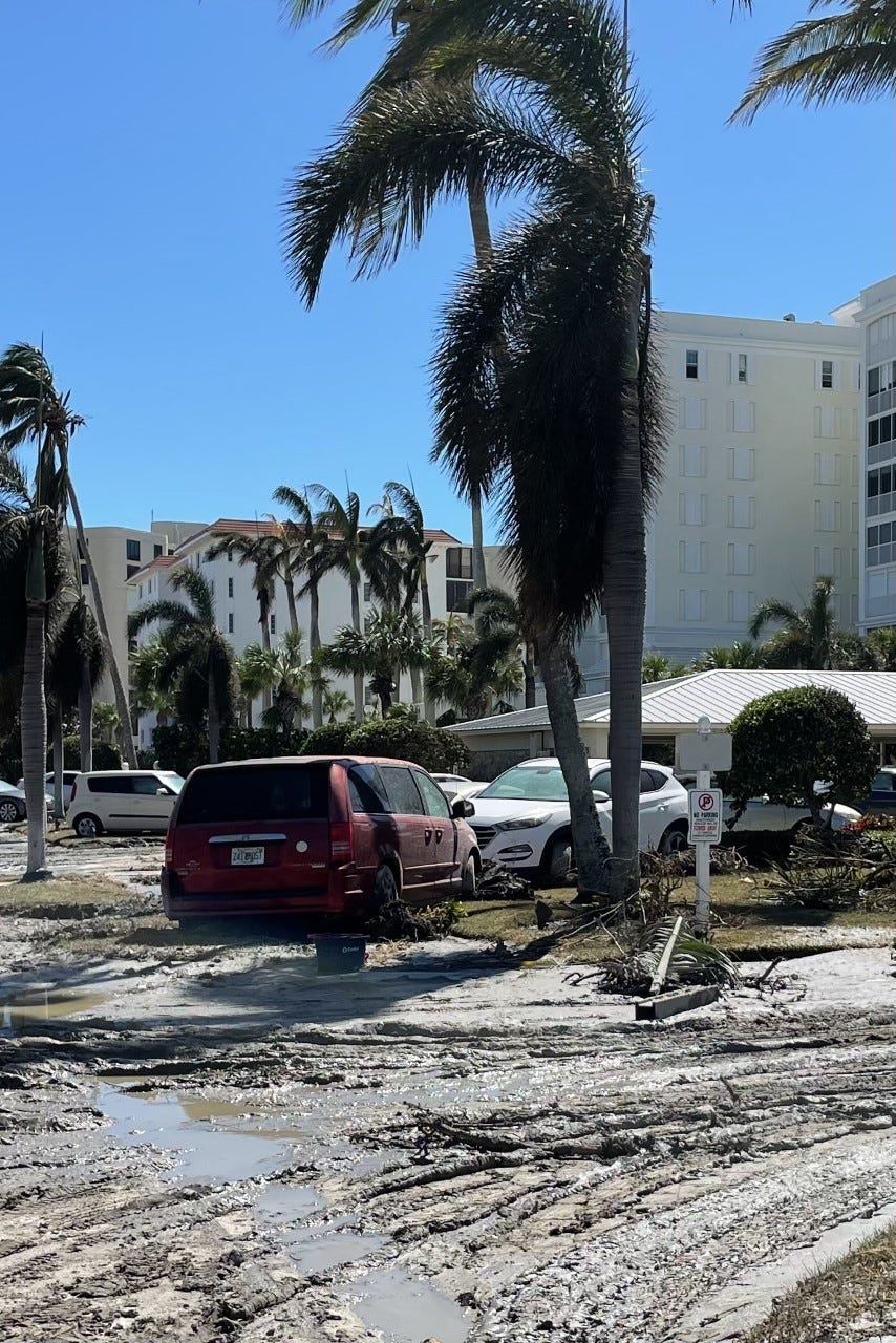 Hurricane Ian aftermath: Parts of Naples look like 'war zone'