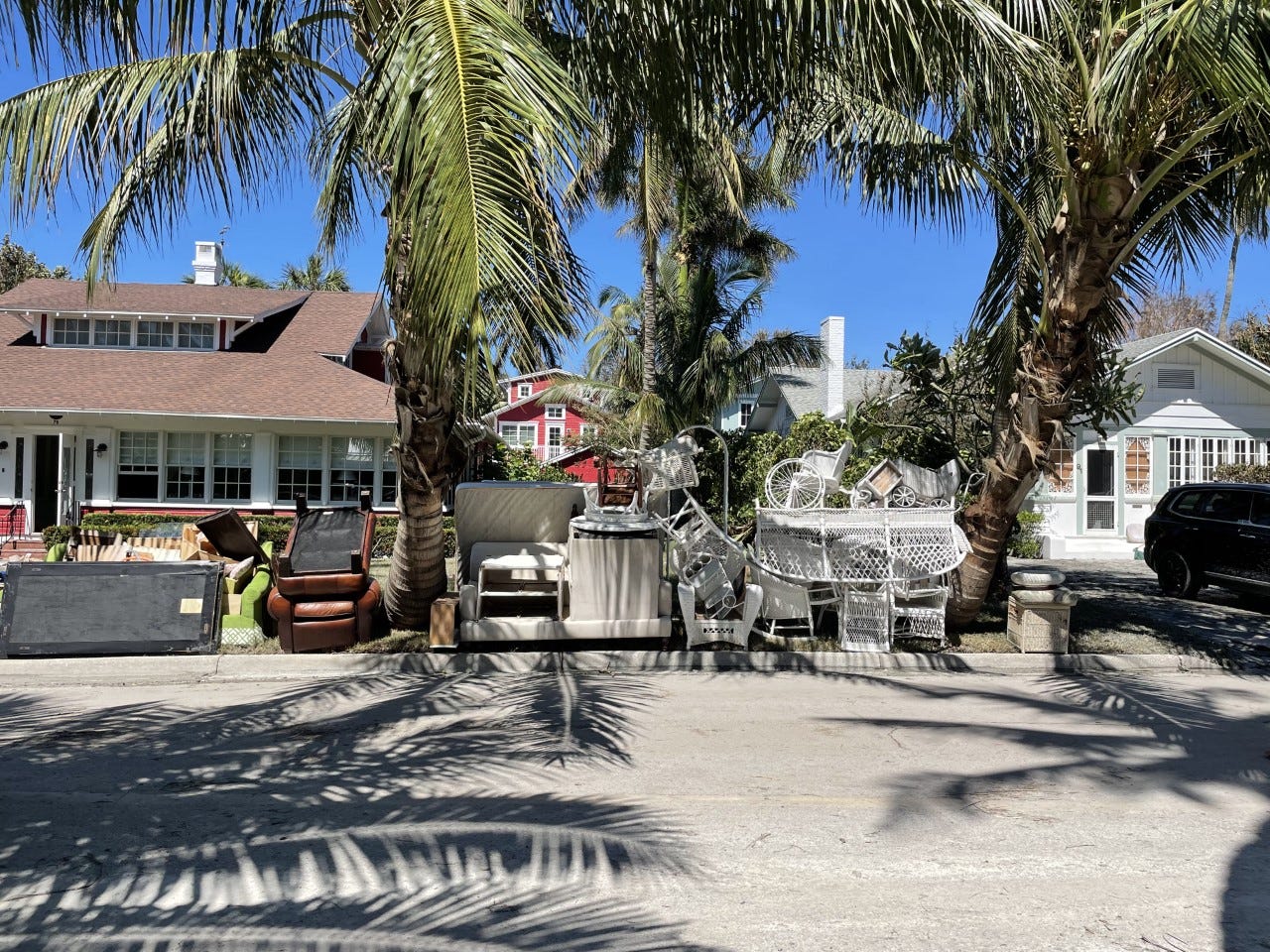 Hurricane Ian aftermath: Parts of Naples look like 'war zone'