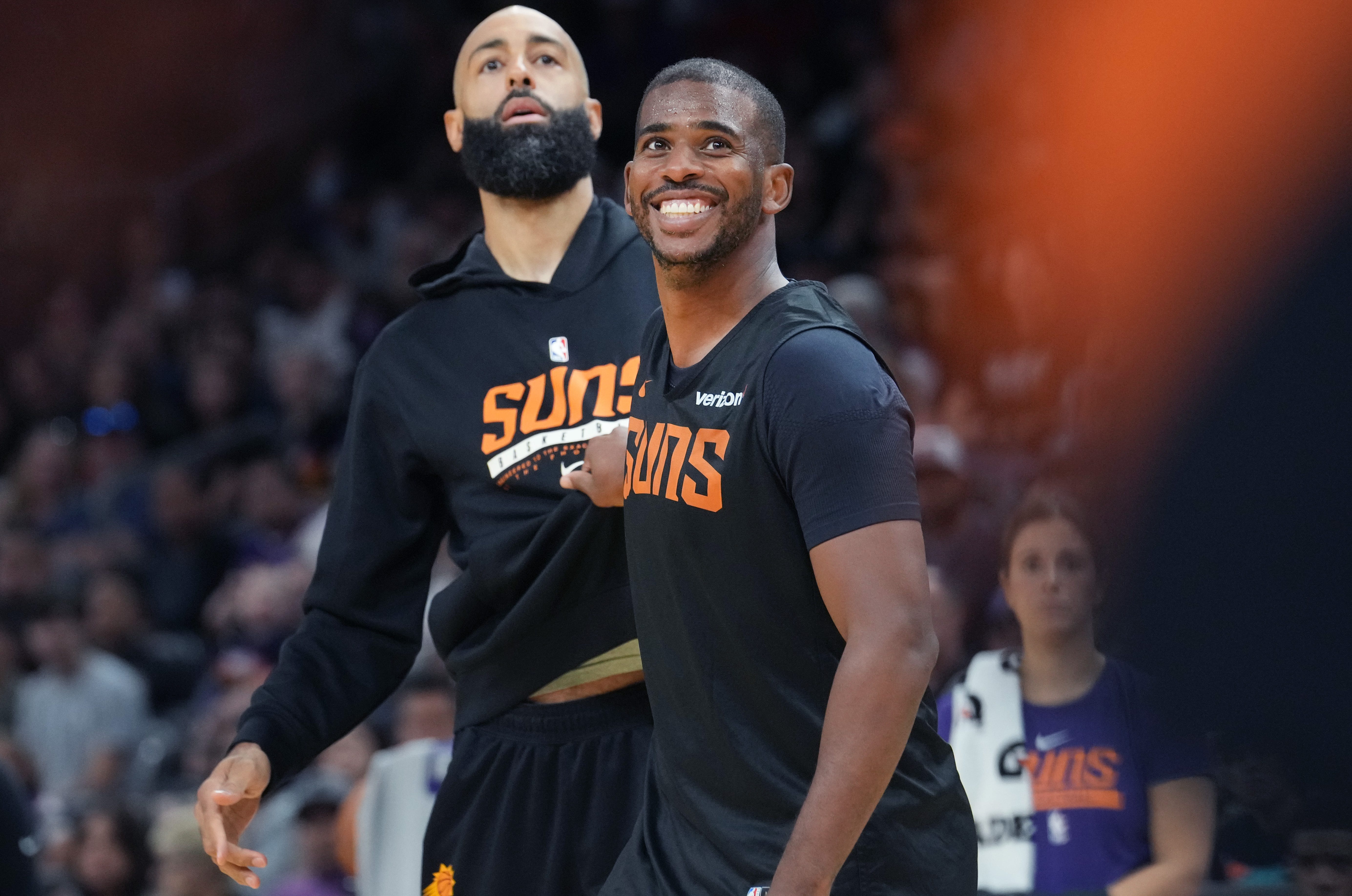 Suns fans bring Saturday morning fever to the team's open practice