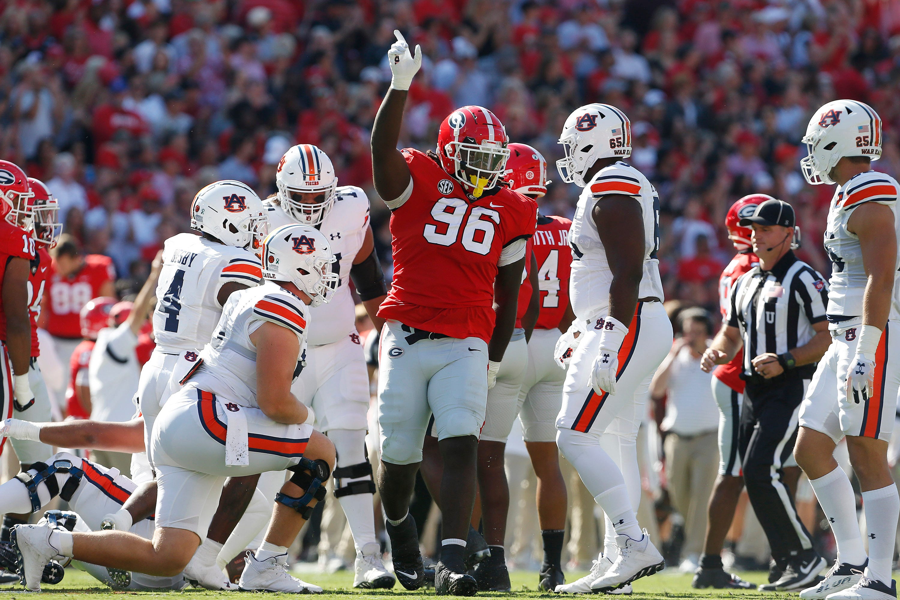 Georgia football grounds and pounds Auburn in lopsided victory