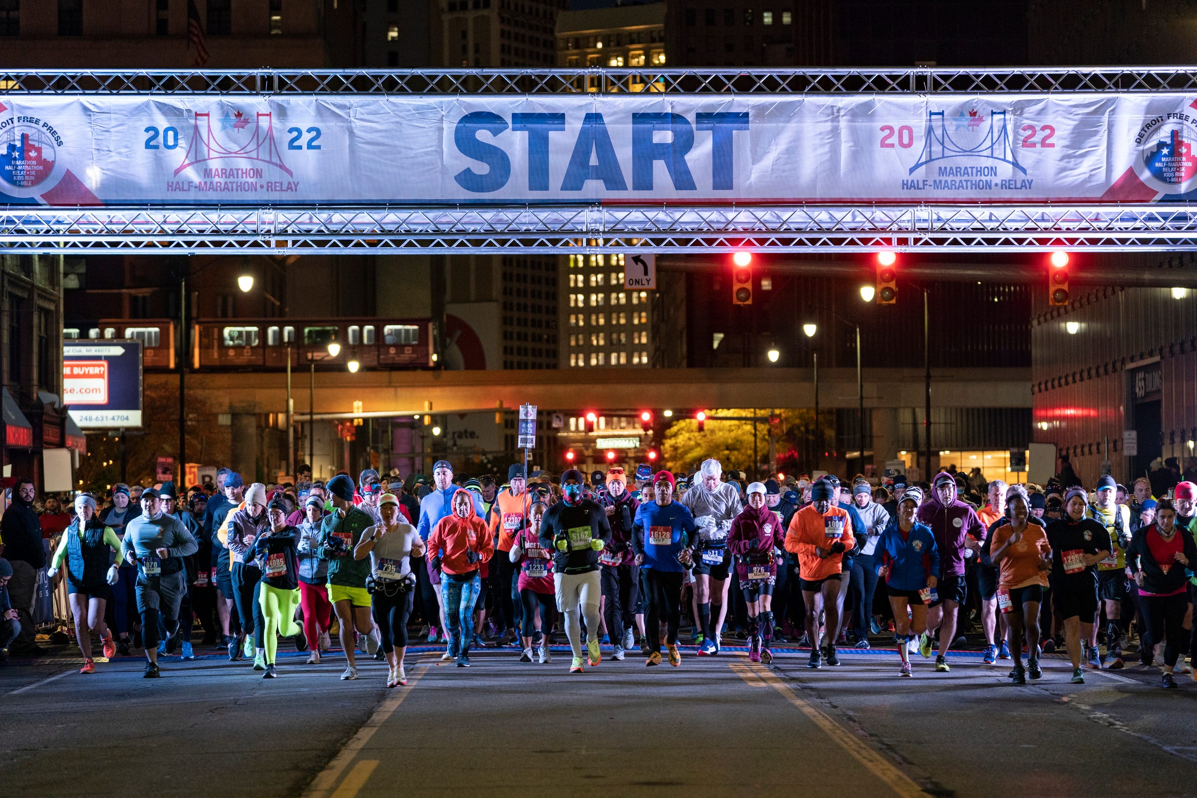 Thousands try new course at 2022 Detroit Free Press Marathon