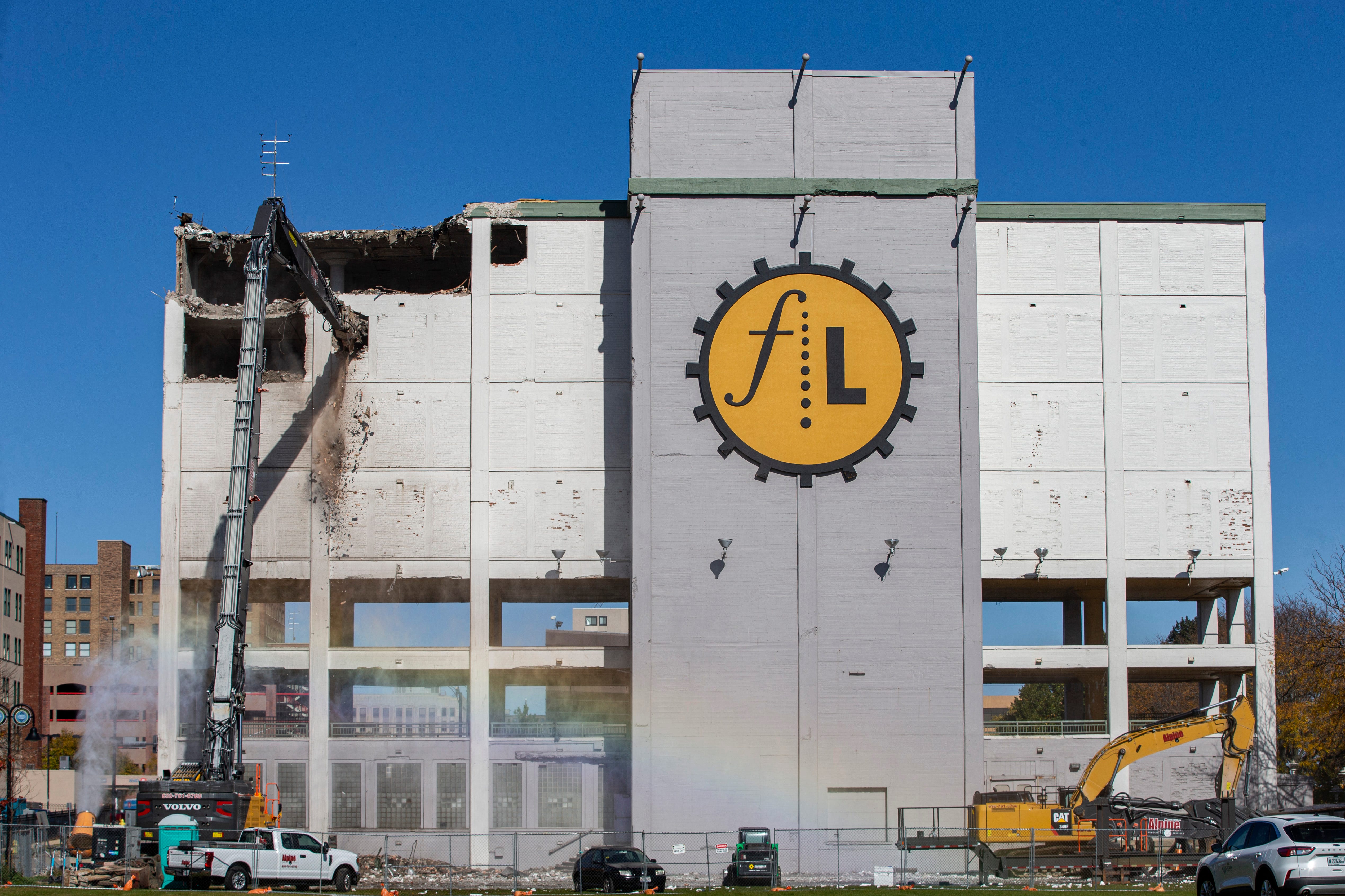 Lorden building in Rockford's Davis Park comes down after 104 years