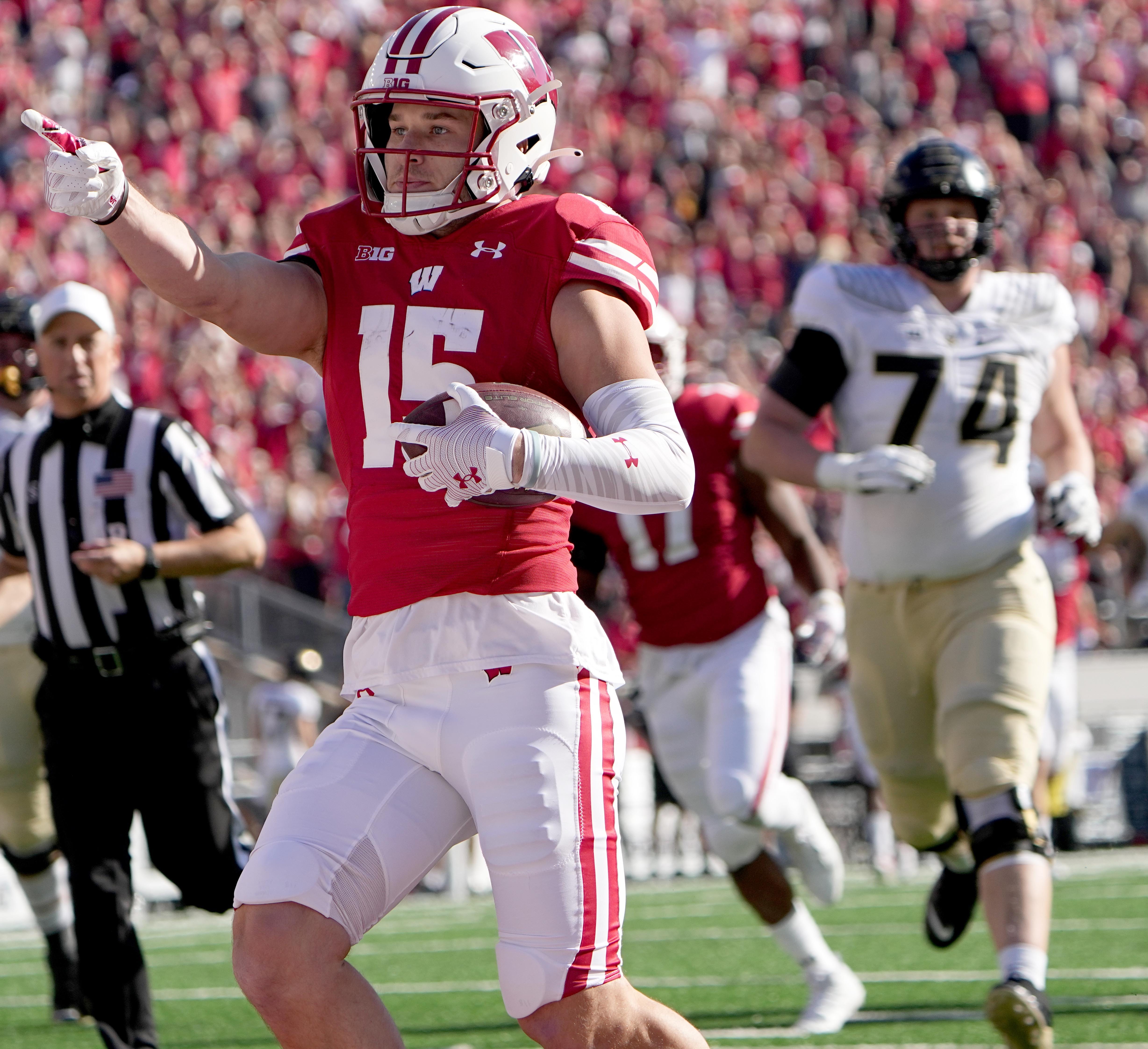 Jim Leonhard's Wisconsin Badgers use fast start to defeat Purdue