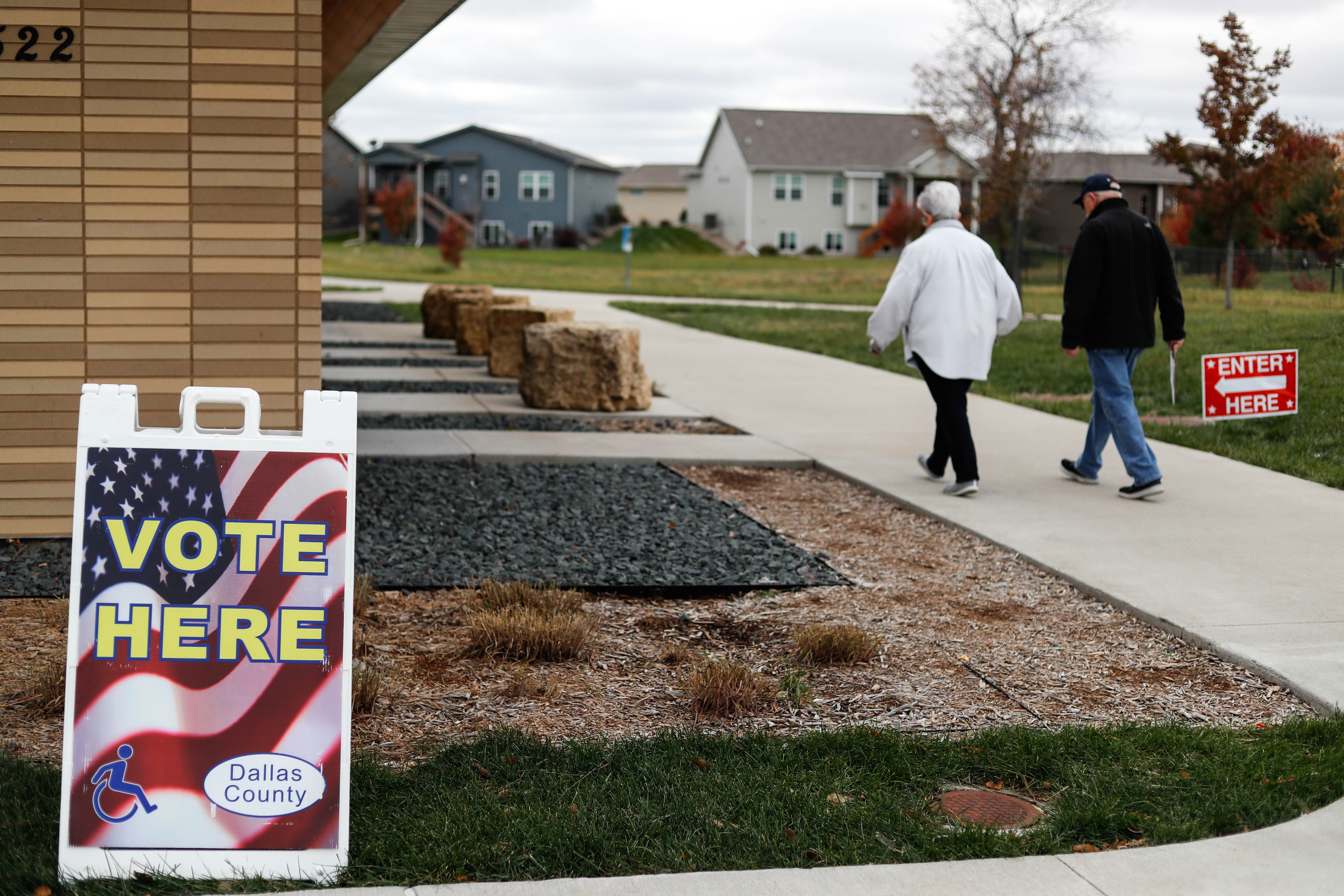 Dallas County Auditor reminds voters to confirm polling locations