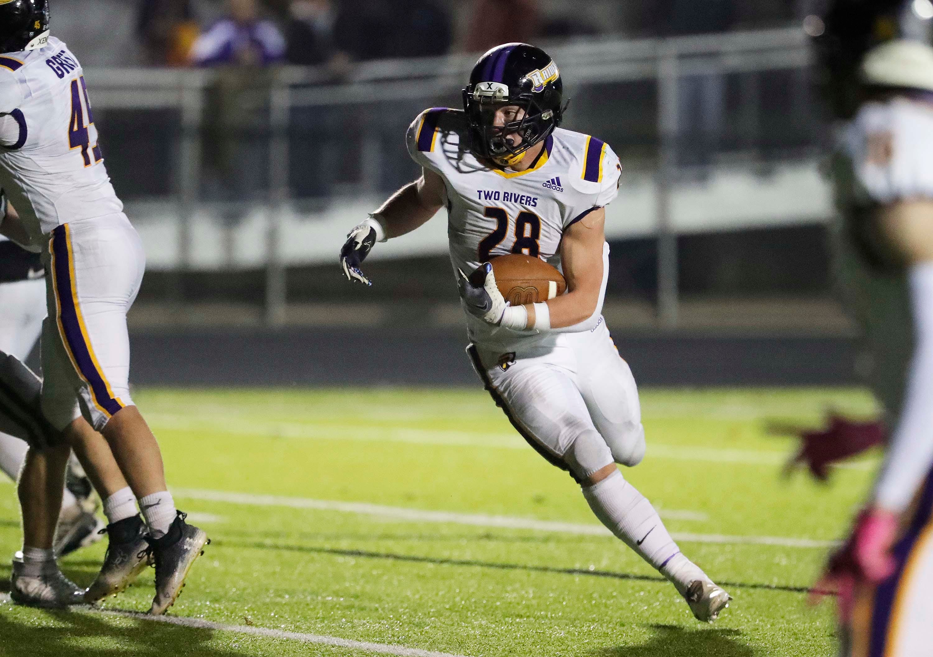 Two Rivers, Matthias brothers upset Kewaskum in WIAA football playoffs