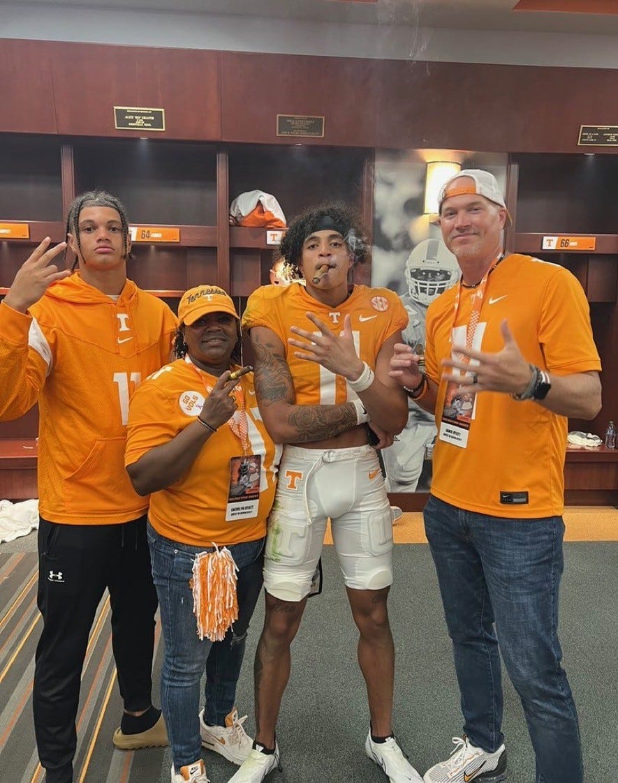 Tennessee football receiver Jalin Hyatt's flashy suits, Peyton Manning