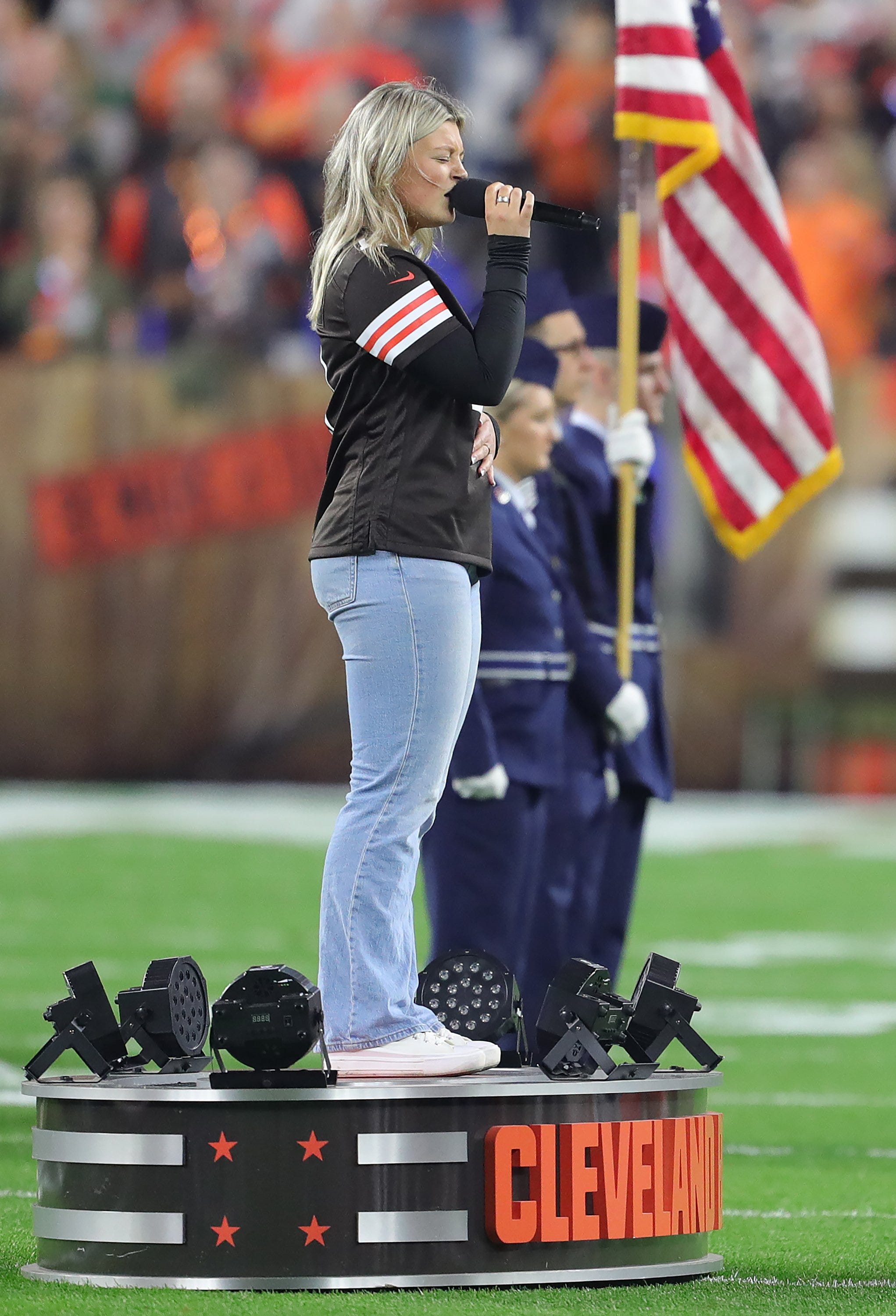 American Idol's Emyrson Flora performs anthem for Browns vs Bengals