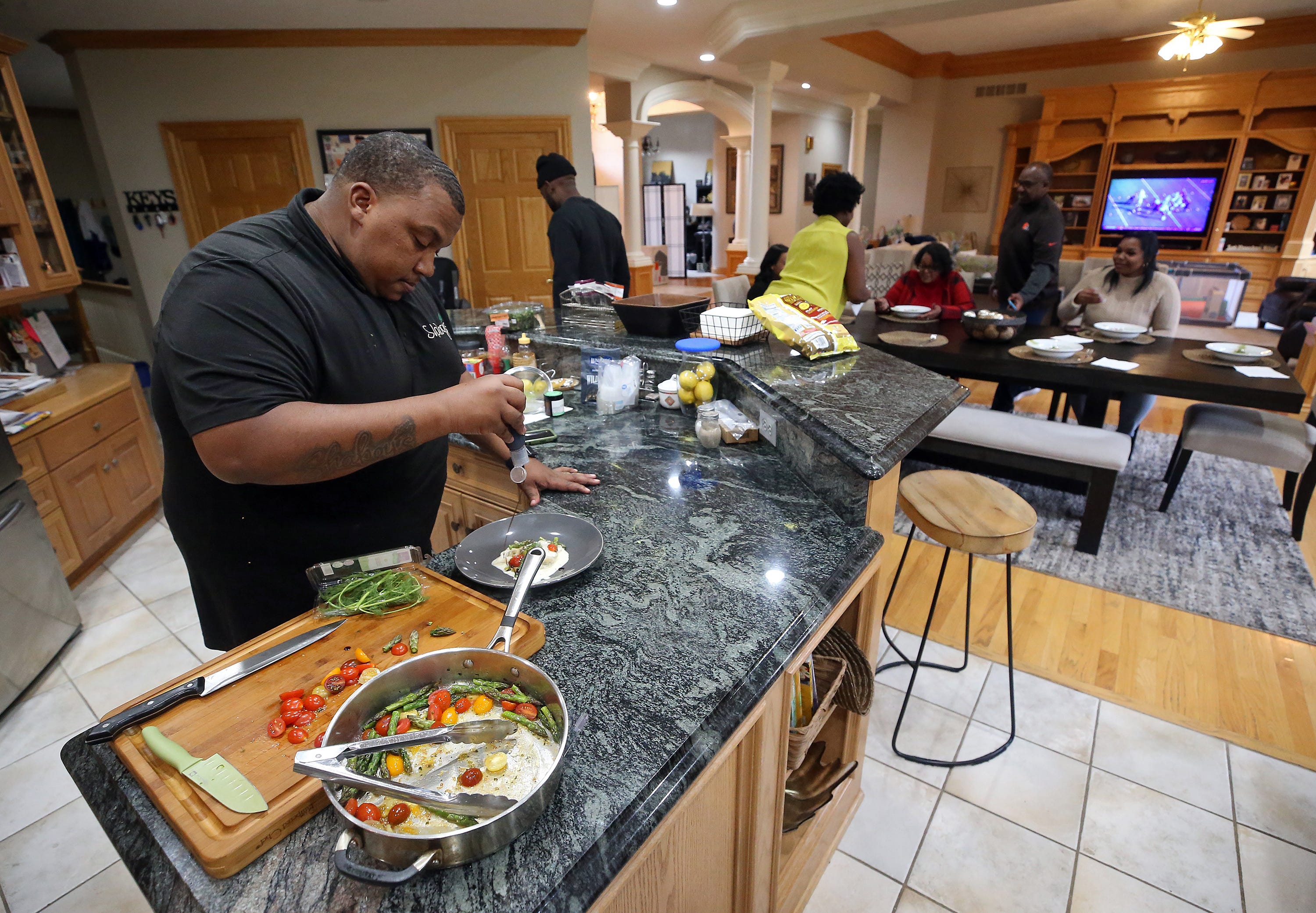 Akron's Dion Millender cooks for Browns, Cavs stars