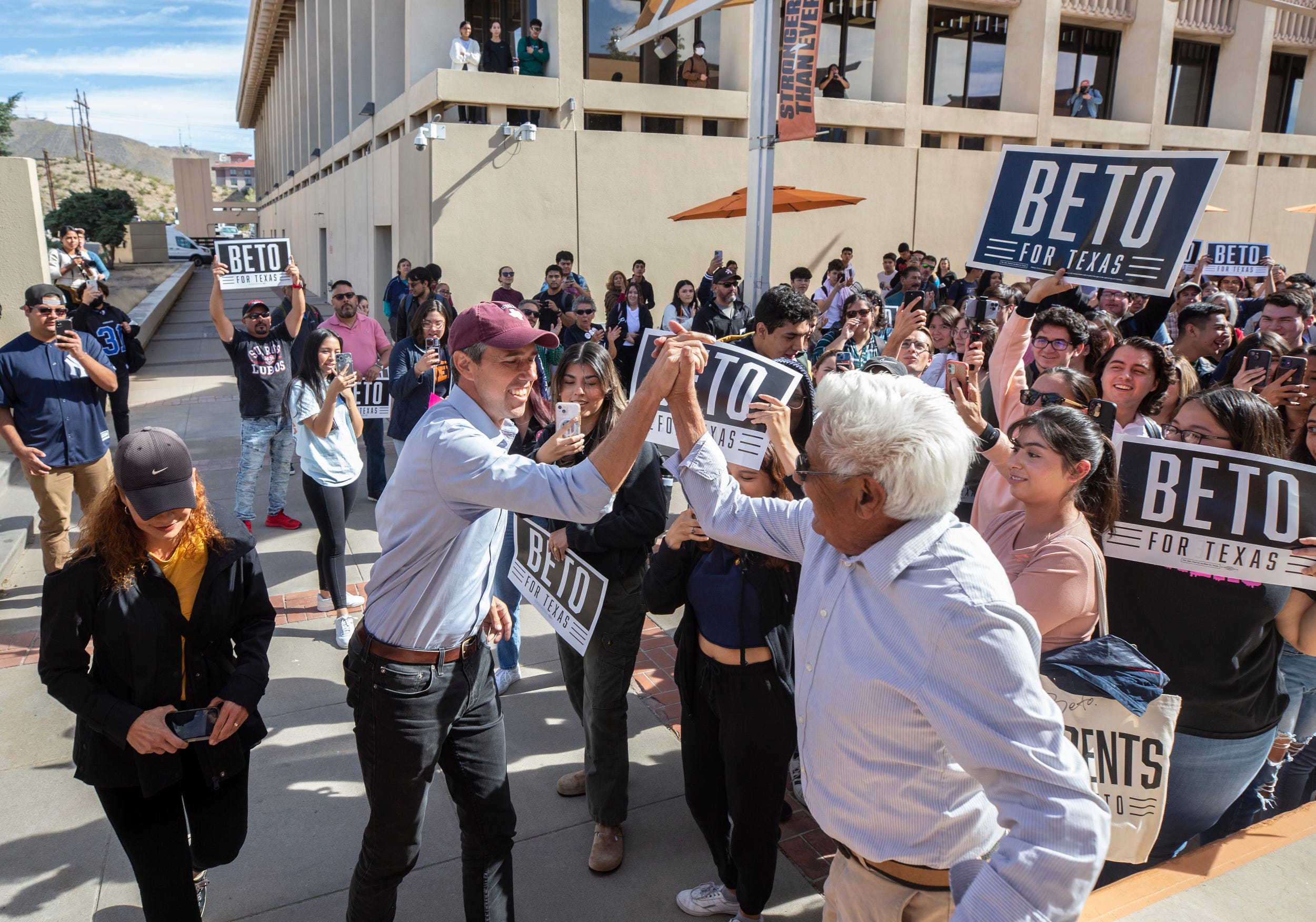 Beto O'Rourke, U.S. Rep. Veronica Escobar rally UTEP students to vote