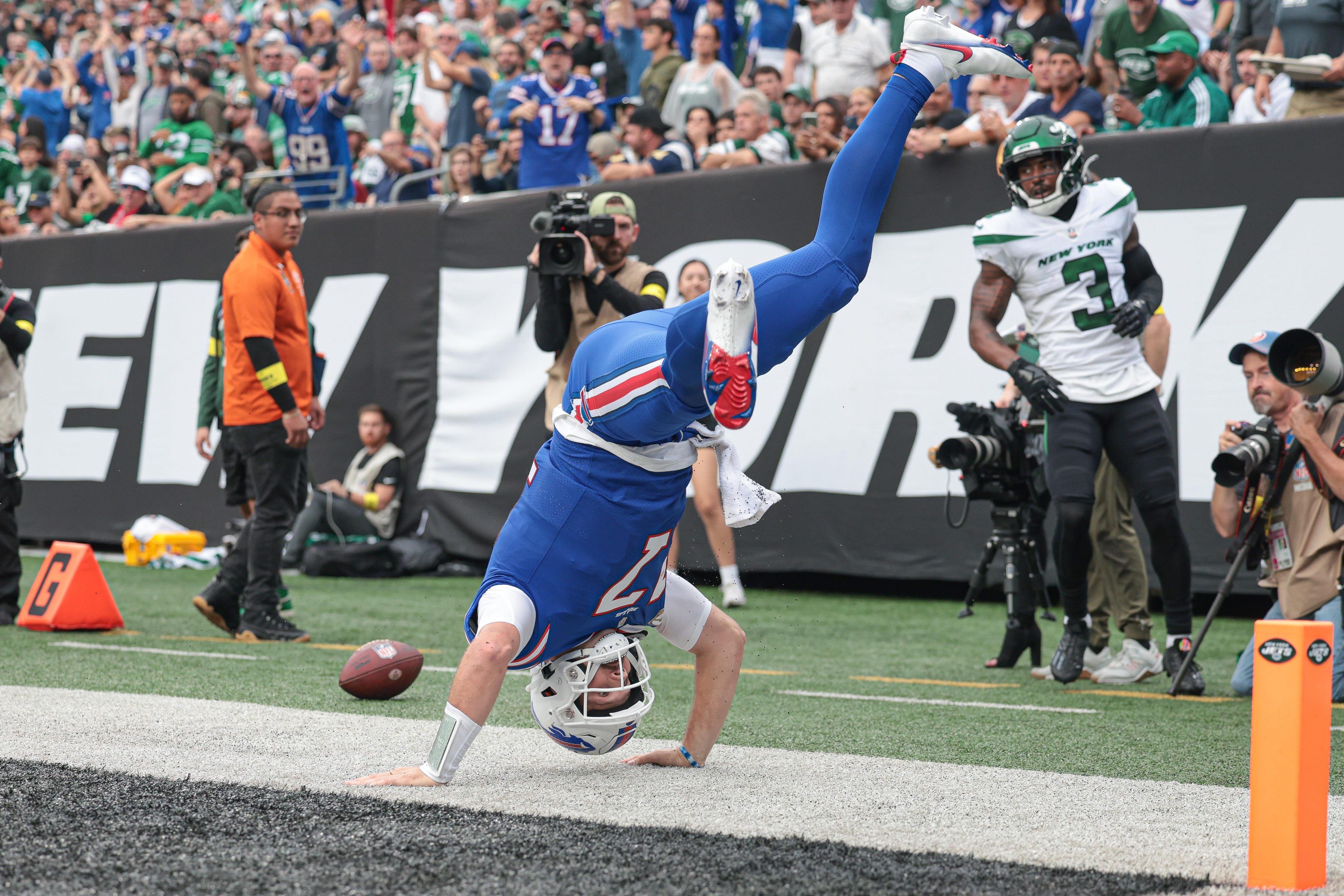 Josh Allen gets up from touchdown run with a headstand