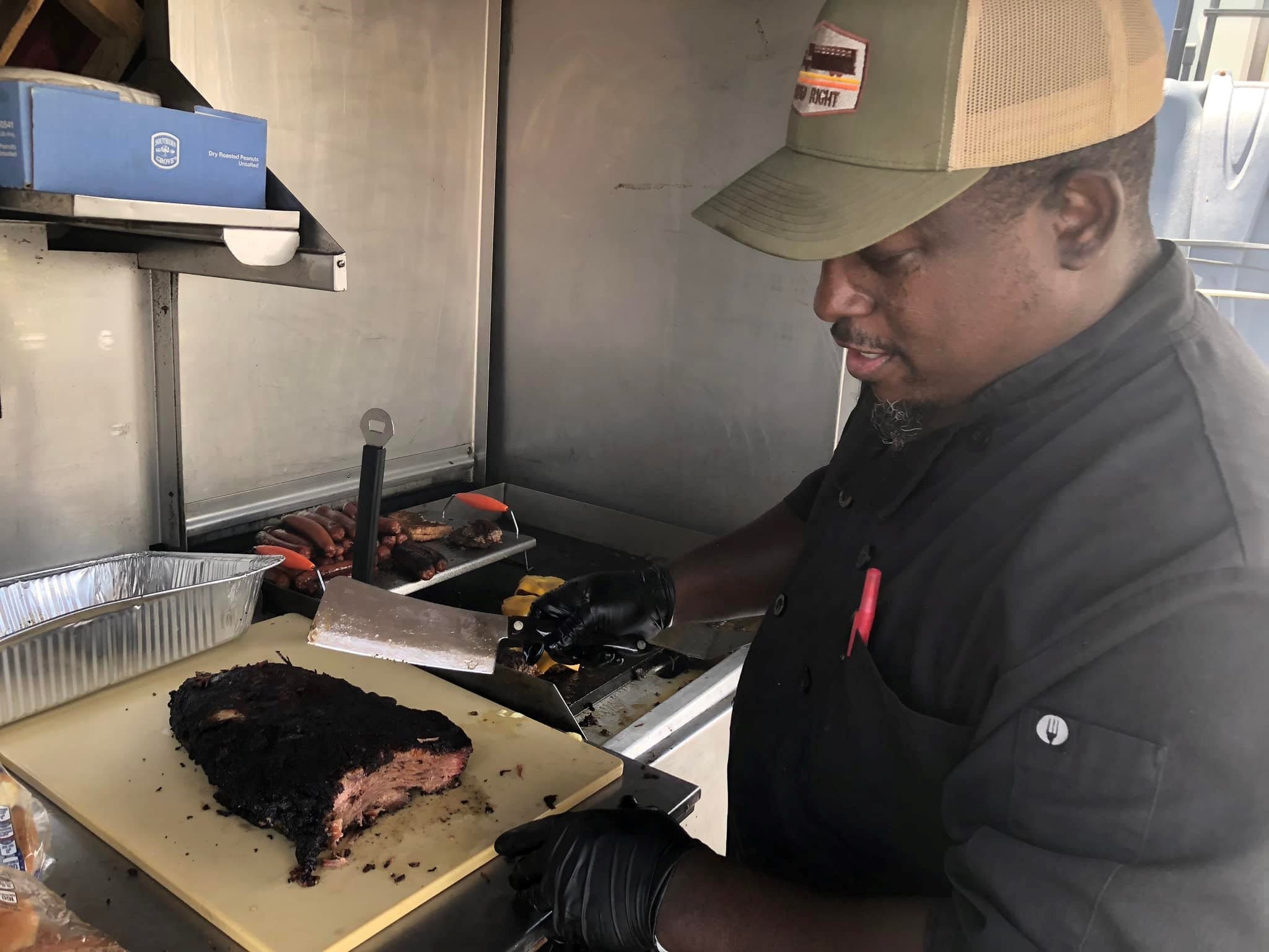 Petersburg native Marlow Jones opens barbecue restaurant: Diners react