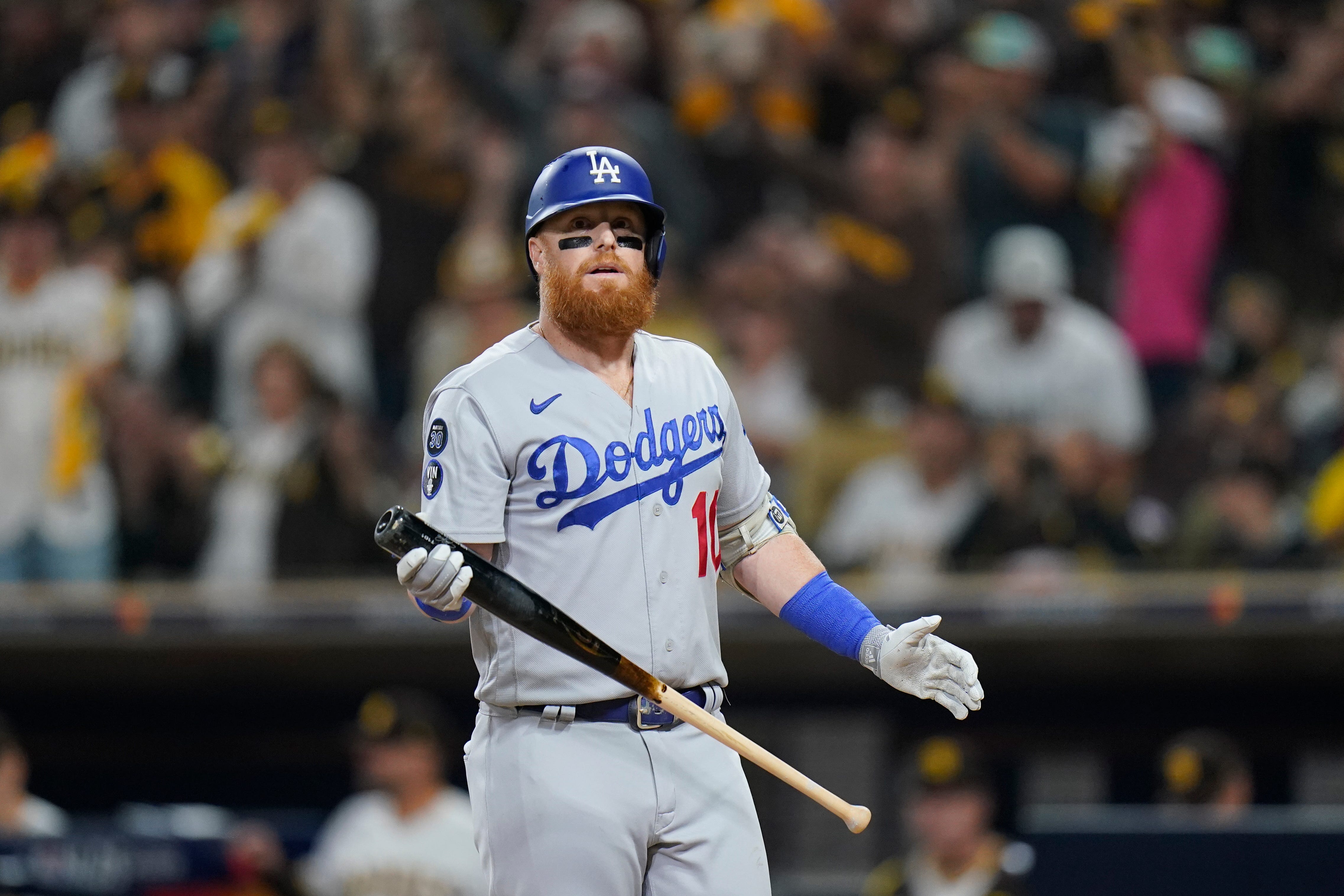 Thursday's MLB: Dodgers decline $16M club option on All-Star Justin Turner