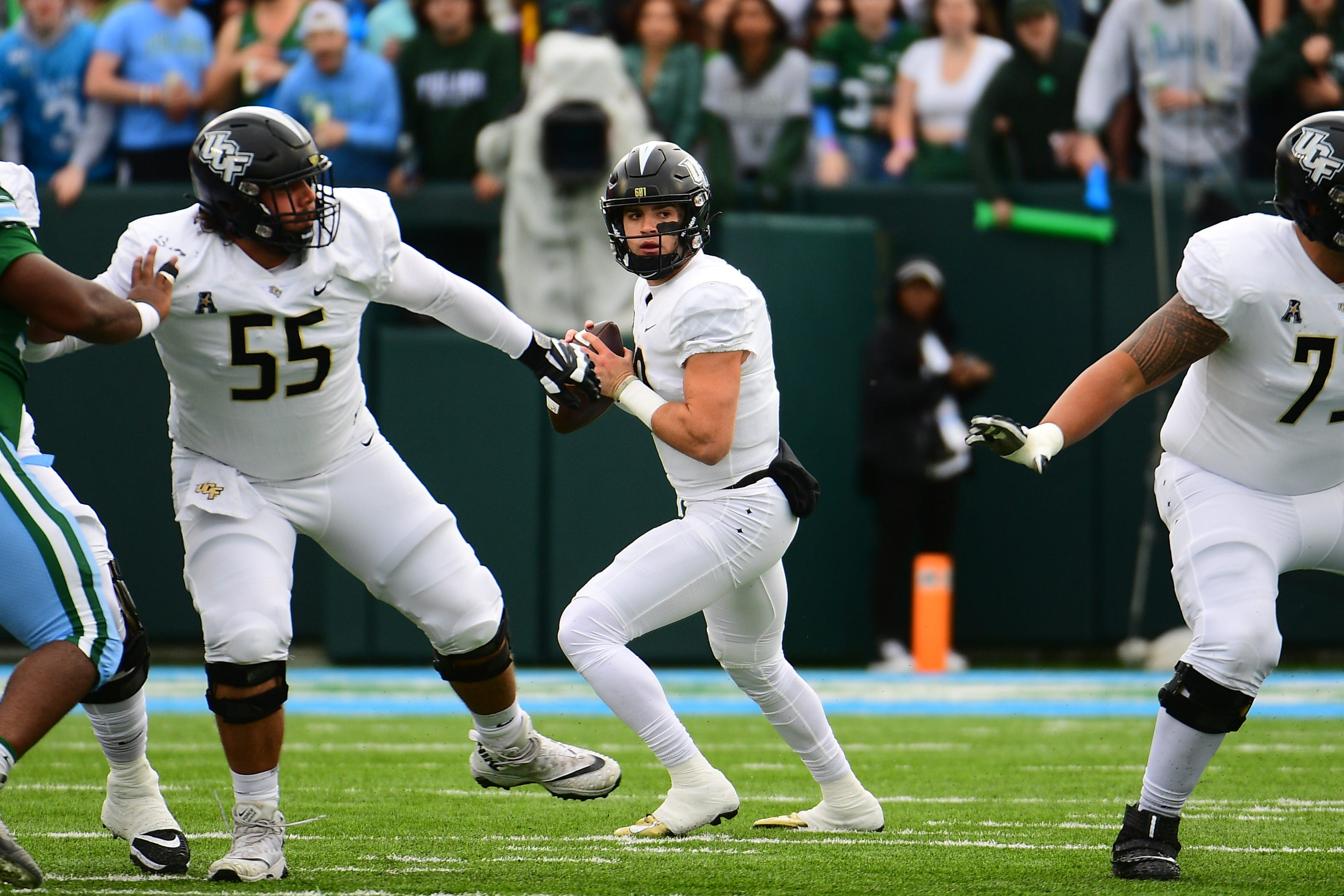 UCF Knights live football score in win over USF Bulls