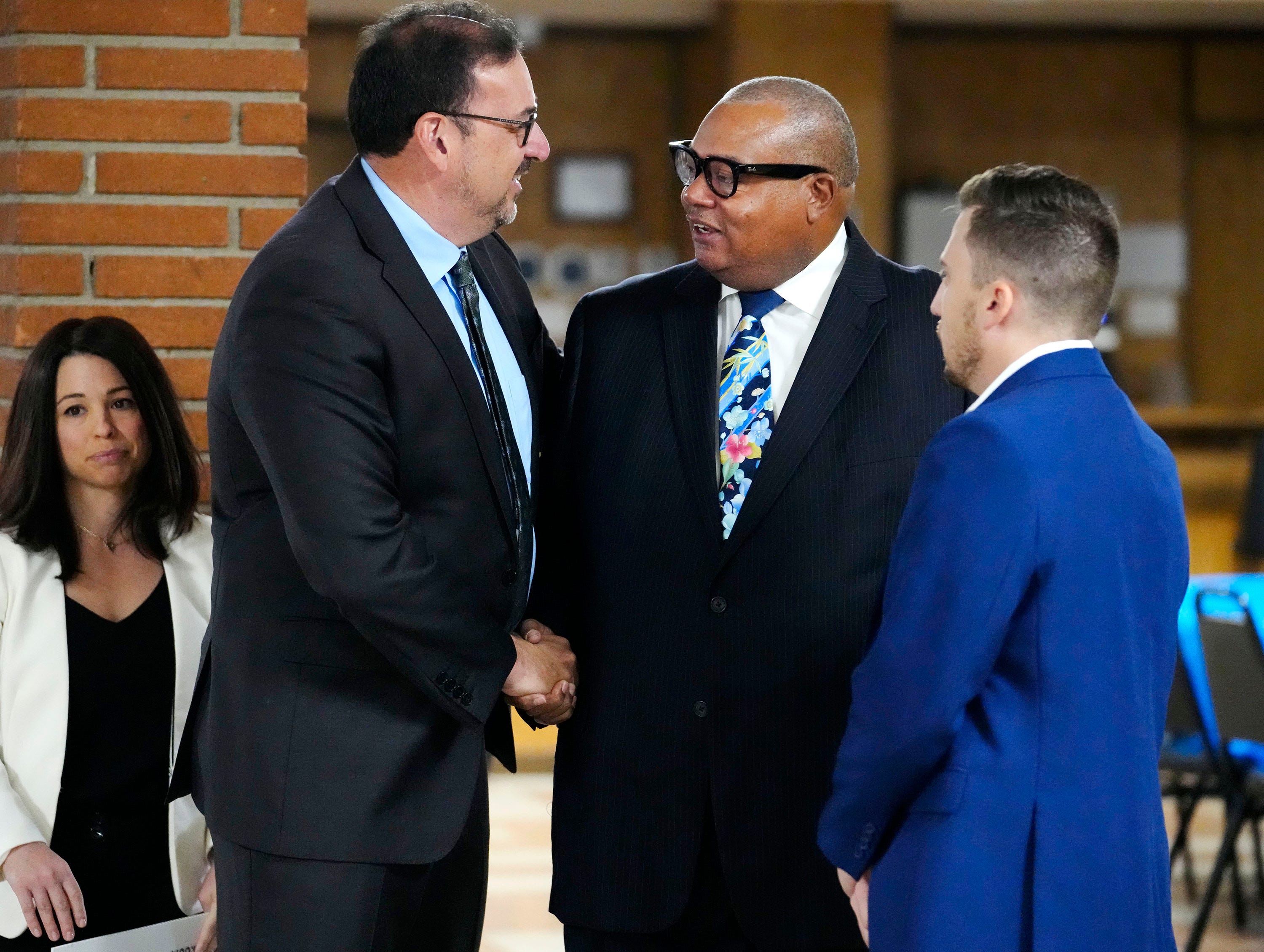 Elecciones en Arizona aún no son decisivas; conteo de boletas continúa