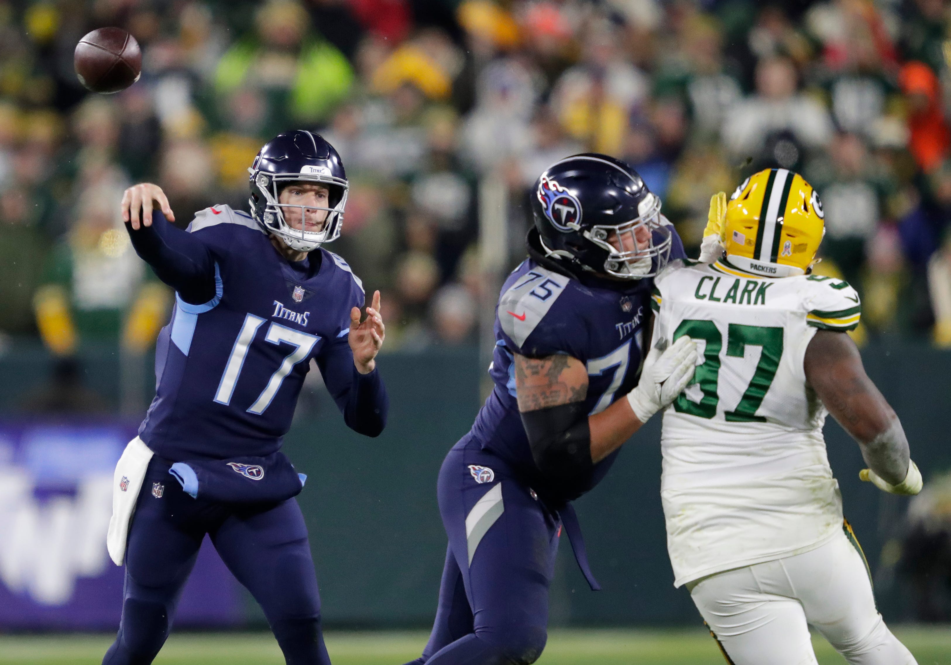 Packers' focus on Titans' Derrick Henry backfires in defensive meltdown