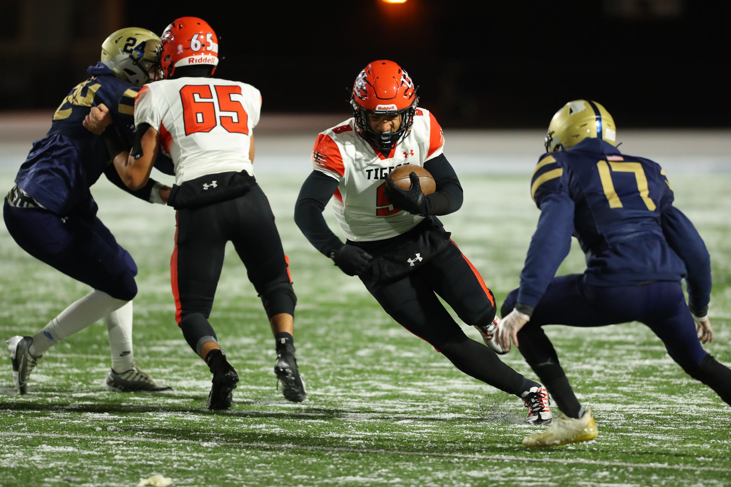 Class A football: Union-Endicott's defense overwhelms West Genesee